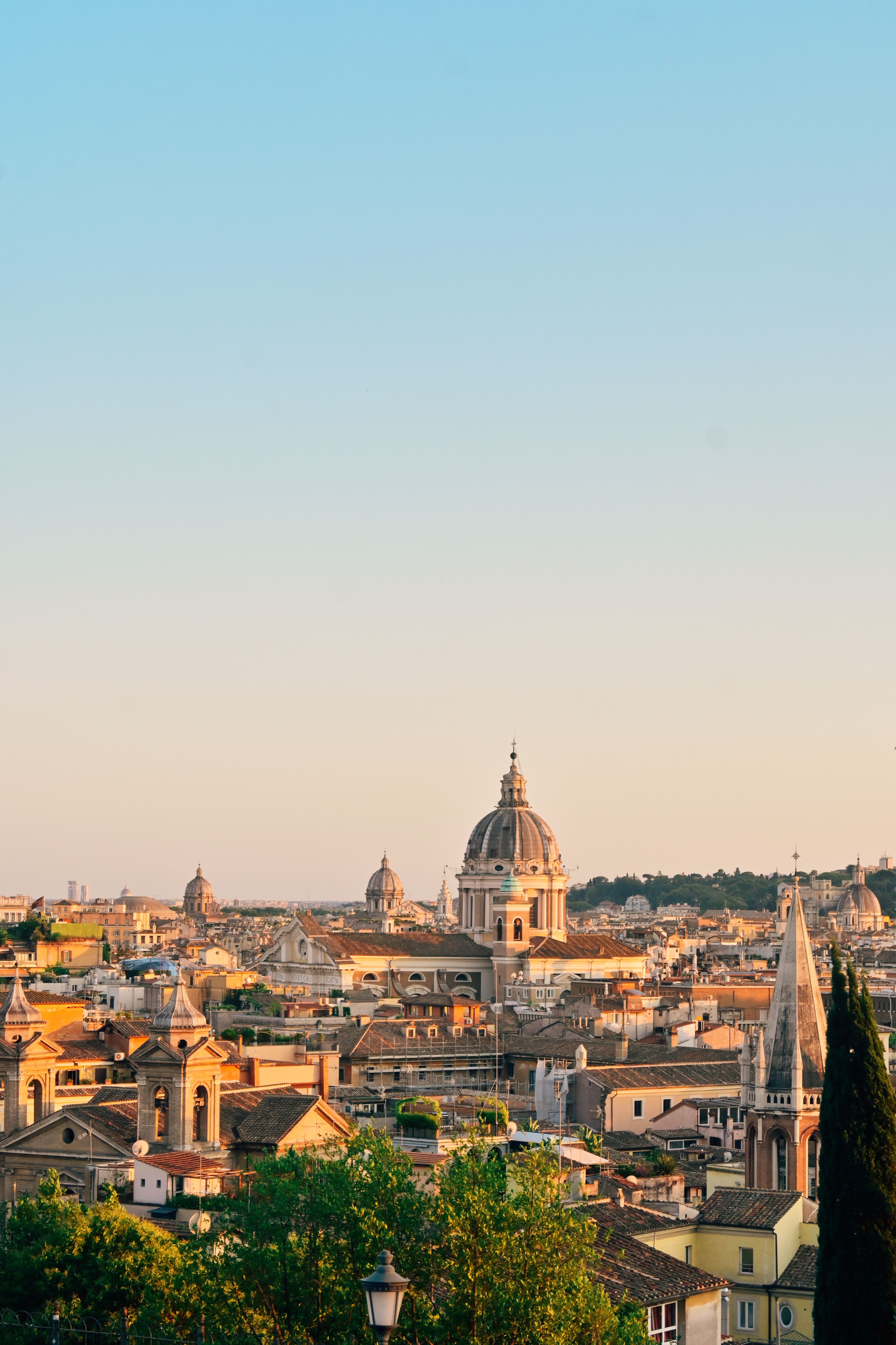 Impresionante Vista Del Horizonte De Roma Al Atardecer · Foto de stock ...