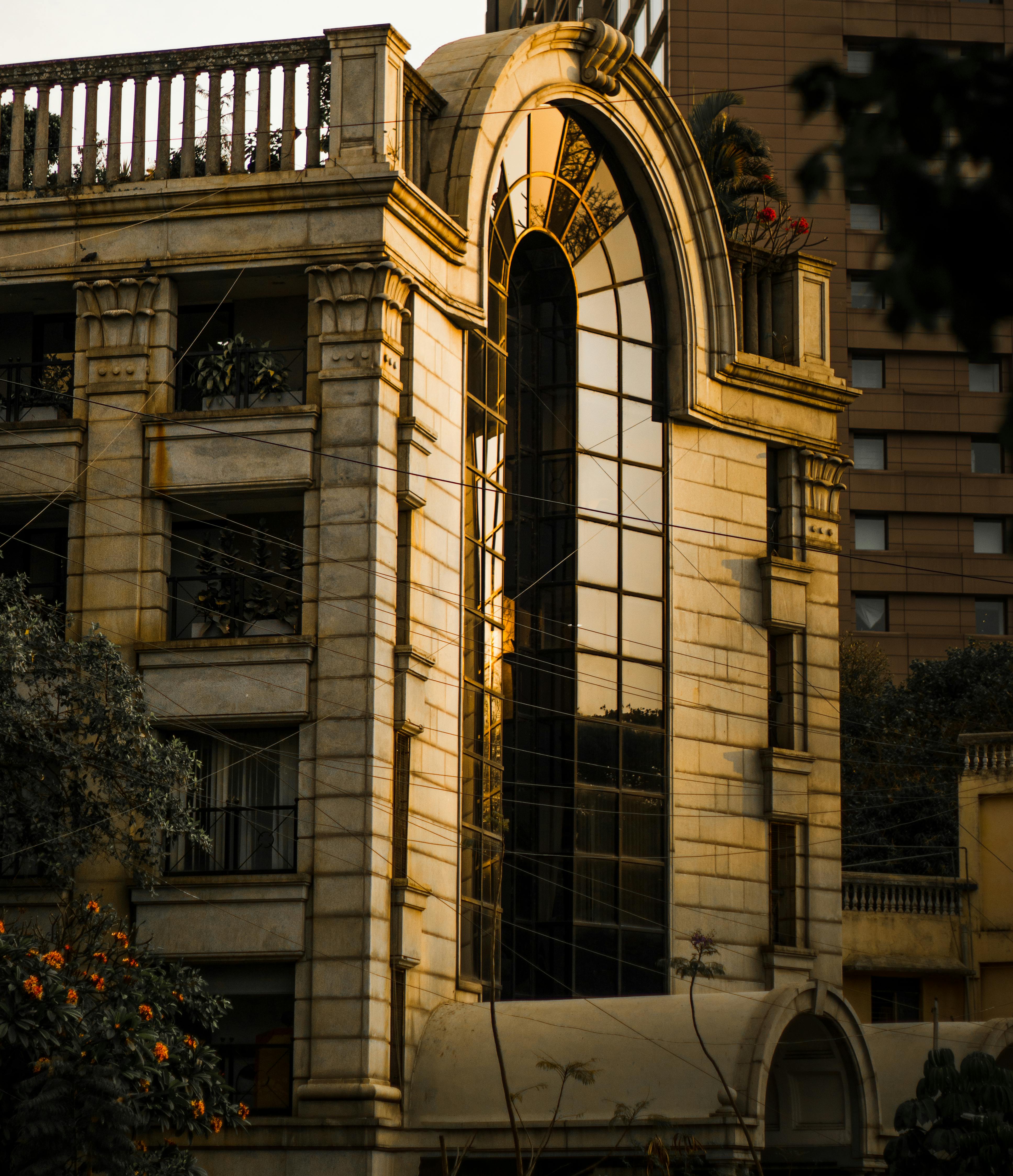 Impresionante Edificio De Bengaluru En La Hora Dorada · Foto de stock gratuita