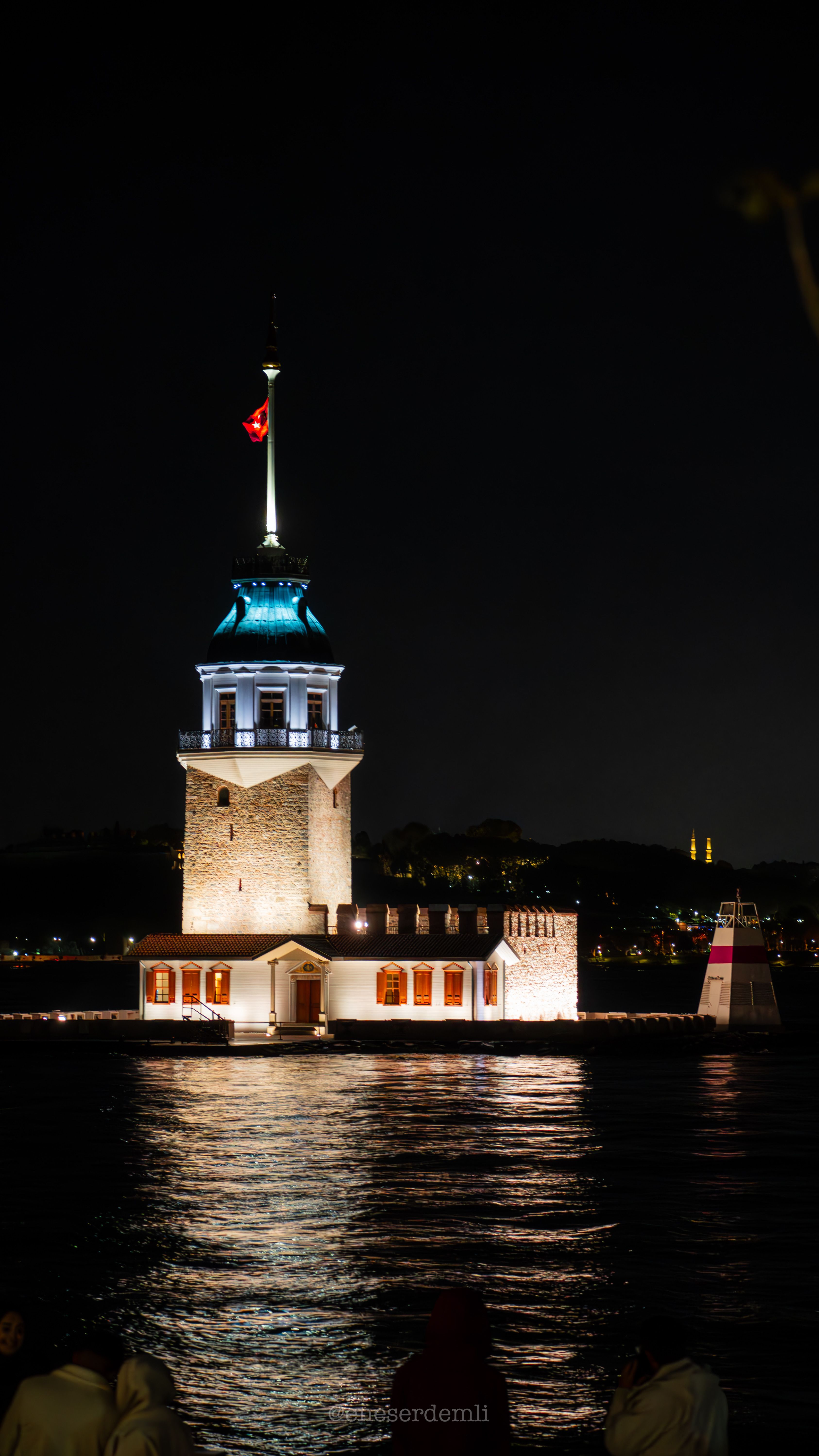Scenic Night View of Maiden's Tower in Istanbul · Free Stock Photo