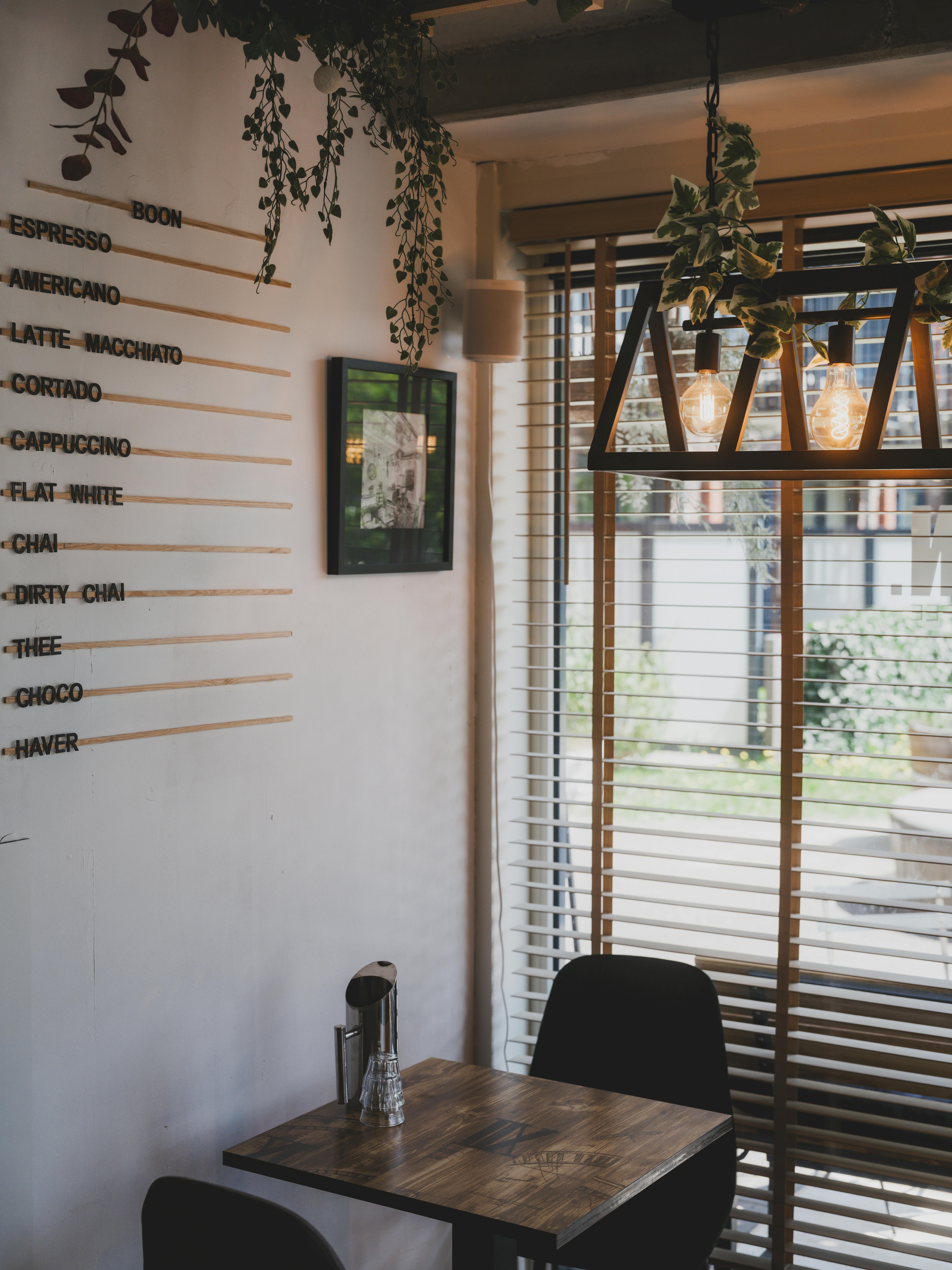 Acogedor Rincón De Cafetería Con Menú De Espresso En Exhibición · Foto ...