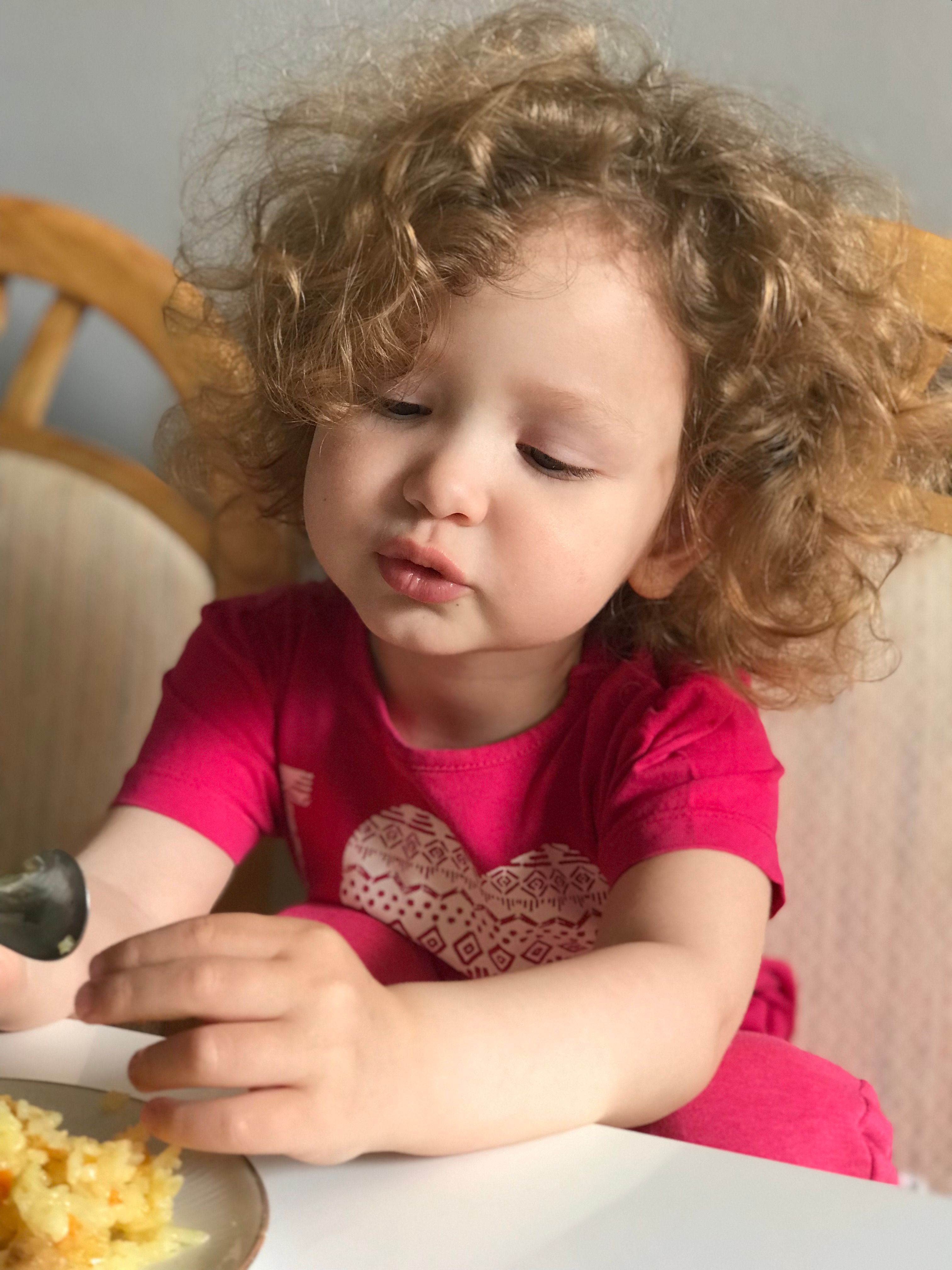 Toddler Grabbing Plate Photos, Download The BEST Free Toddler Grabbing ...