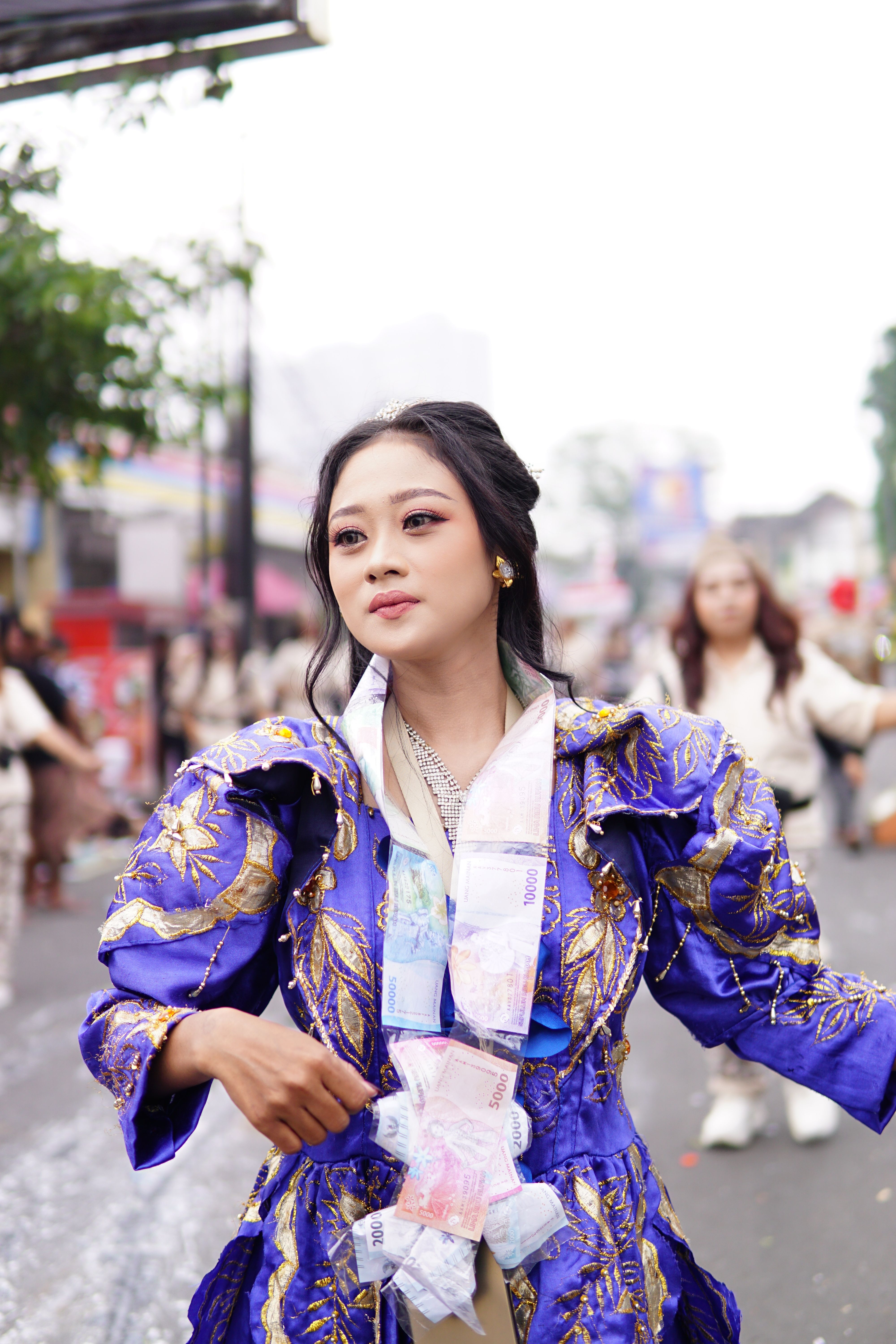 Festive Parade Performer in Traditional Dress · Free Stock Photo