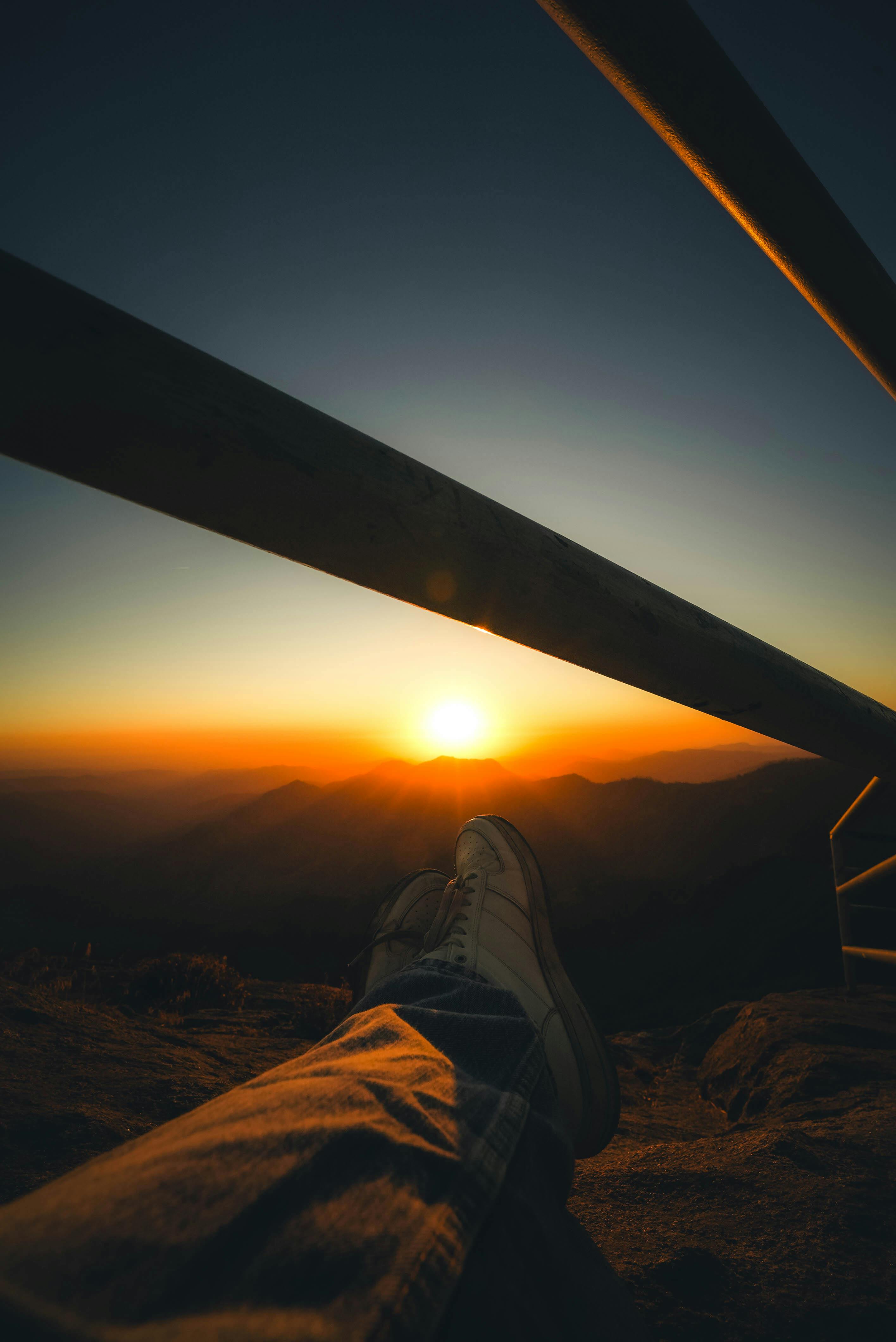 令人放松的山景日落景观 · 免费素材图片