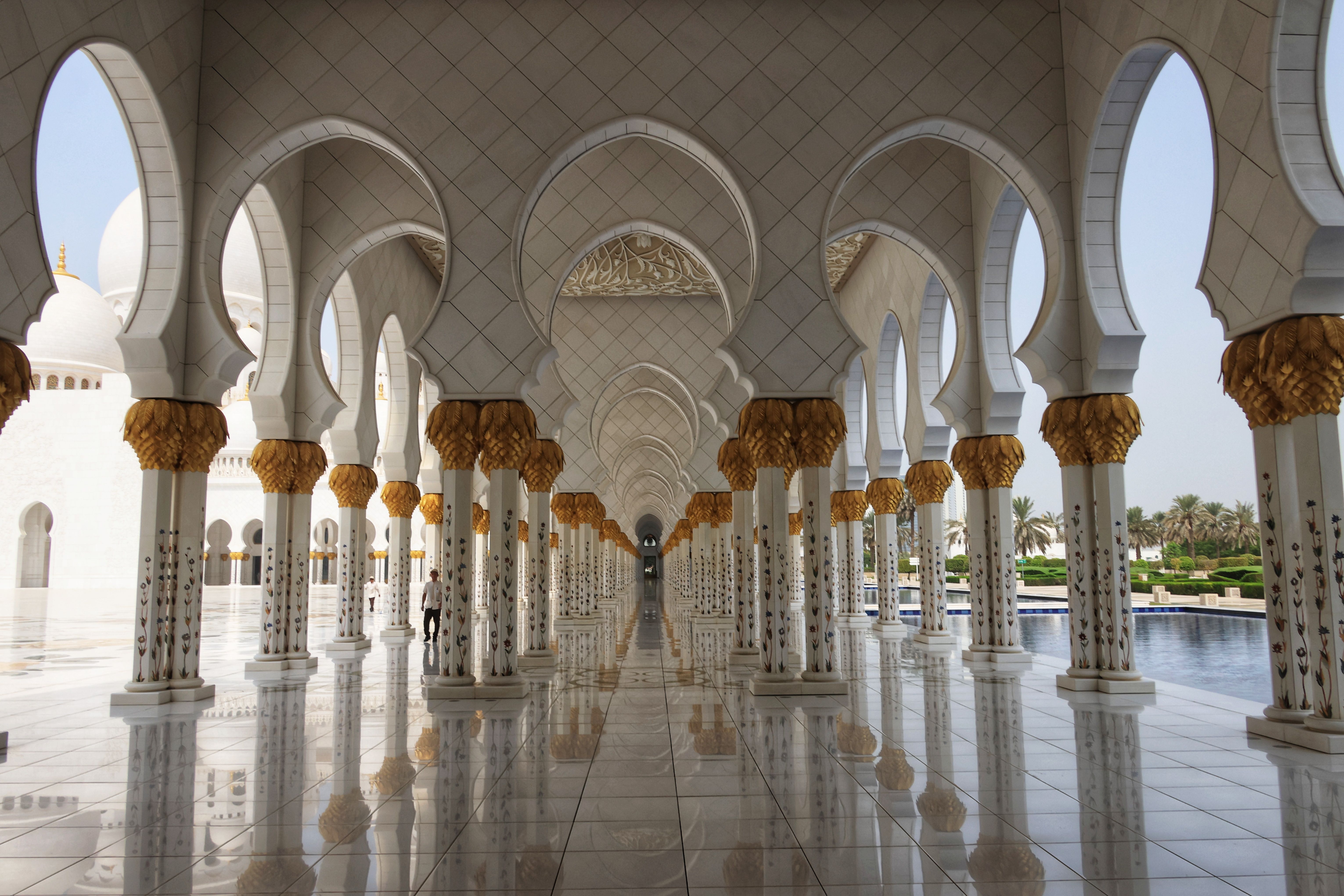 Stunning Arcade of Sheikh Zayed Grand Mosque · Free Stock Photo
