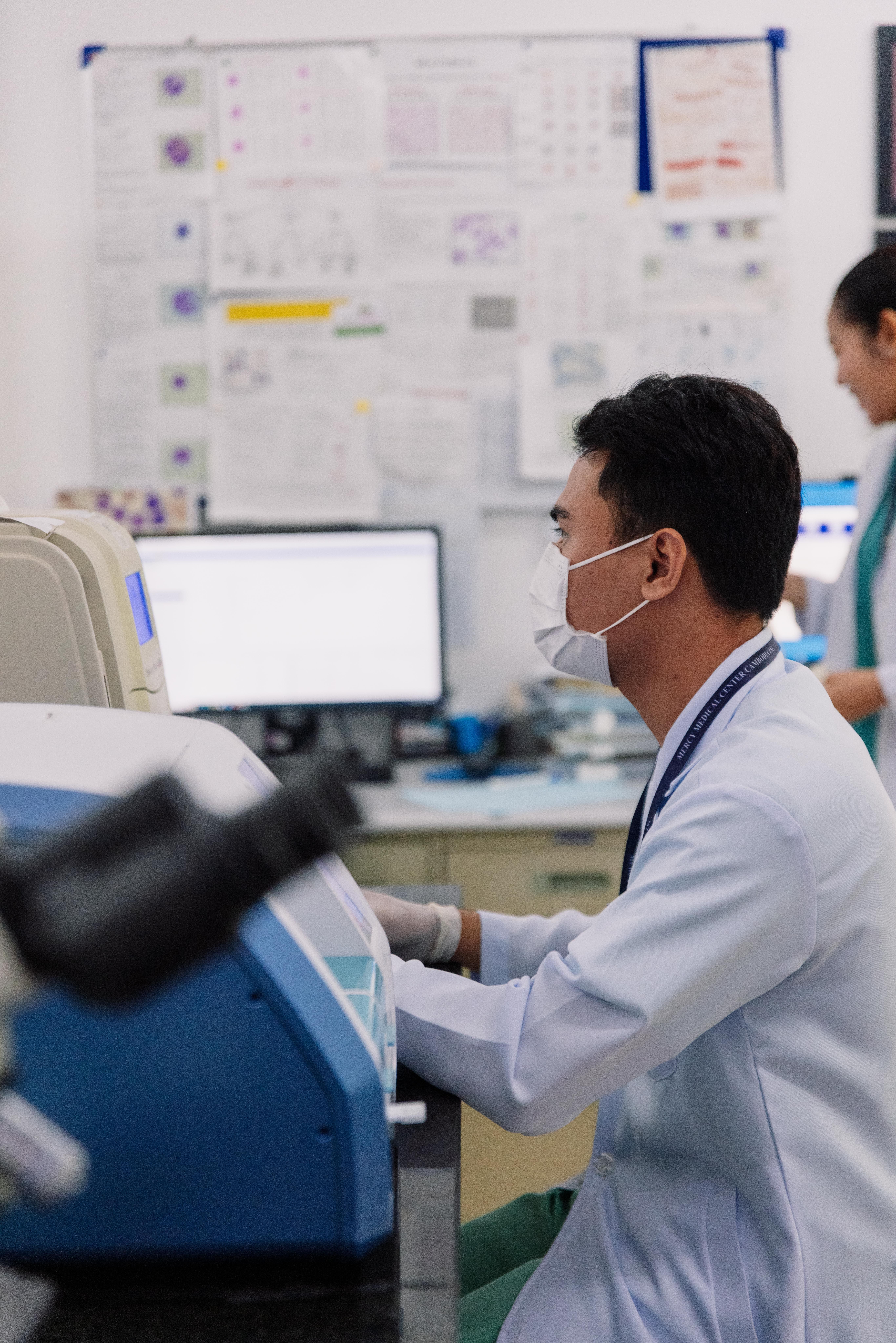 Medical Laboratory Professionals in Action · Free Stock Photo