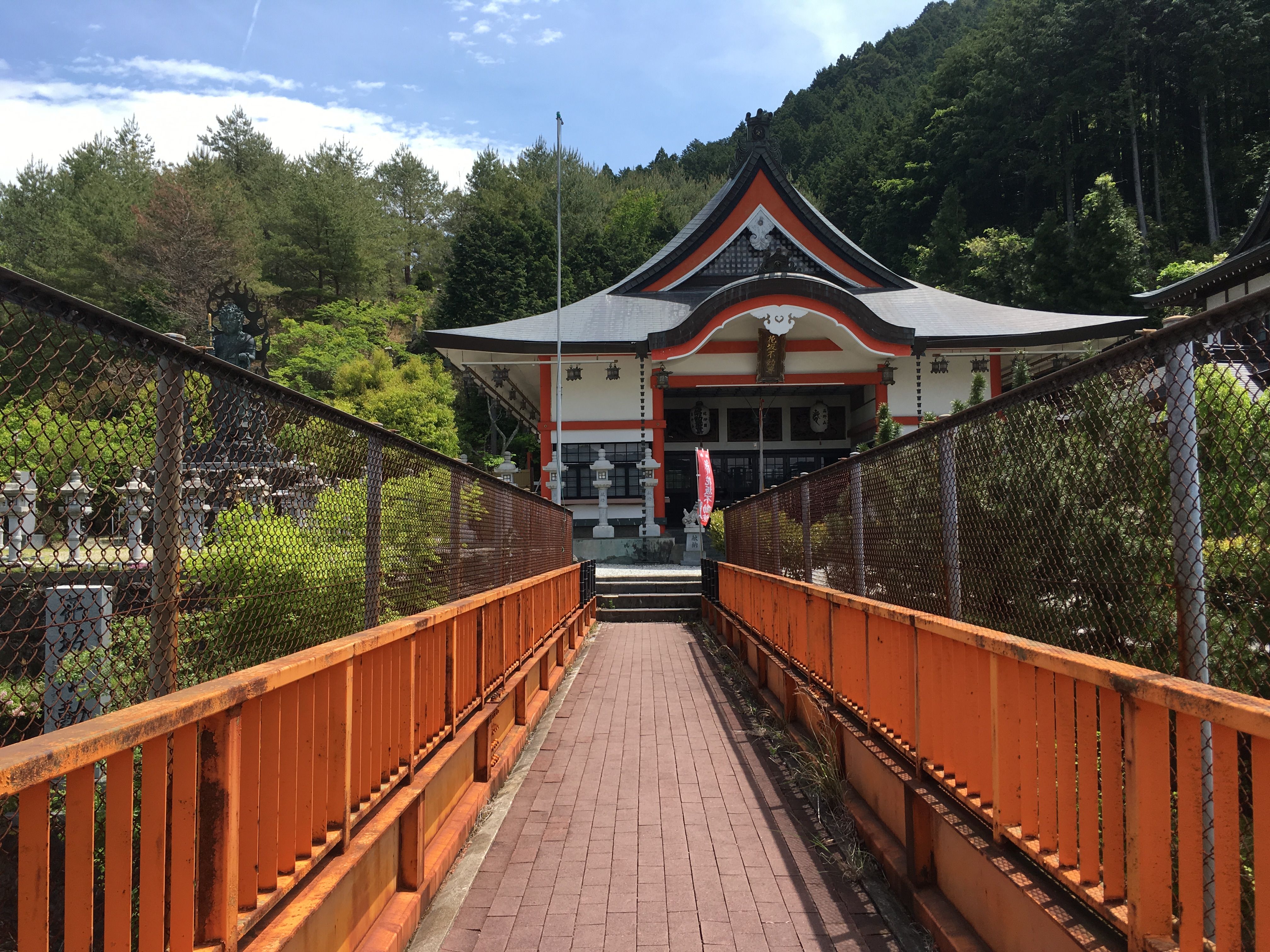 Path Leading to a Traditional Japanese Temple · Free Stock Photo