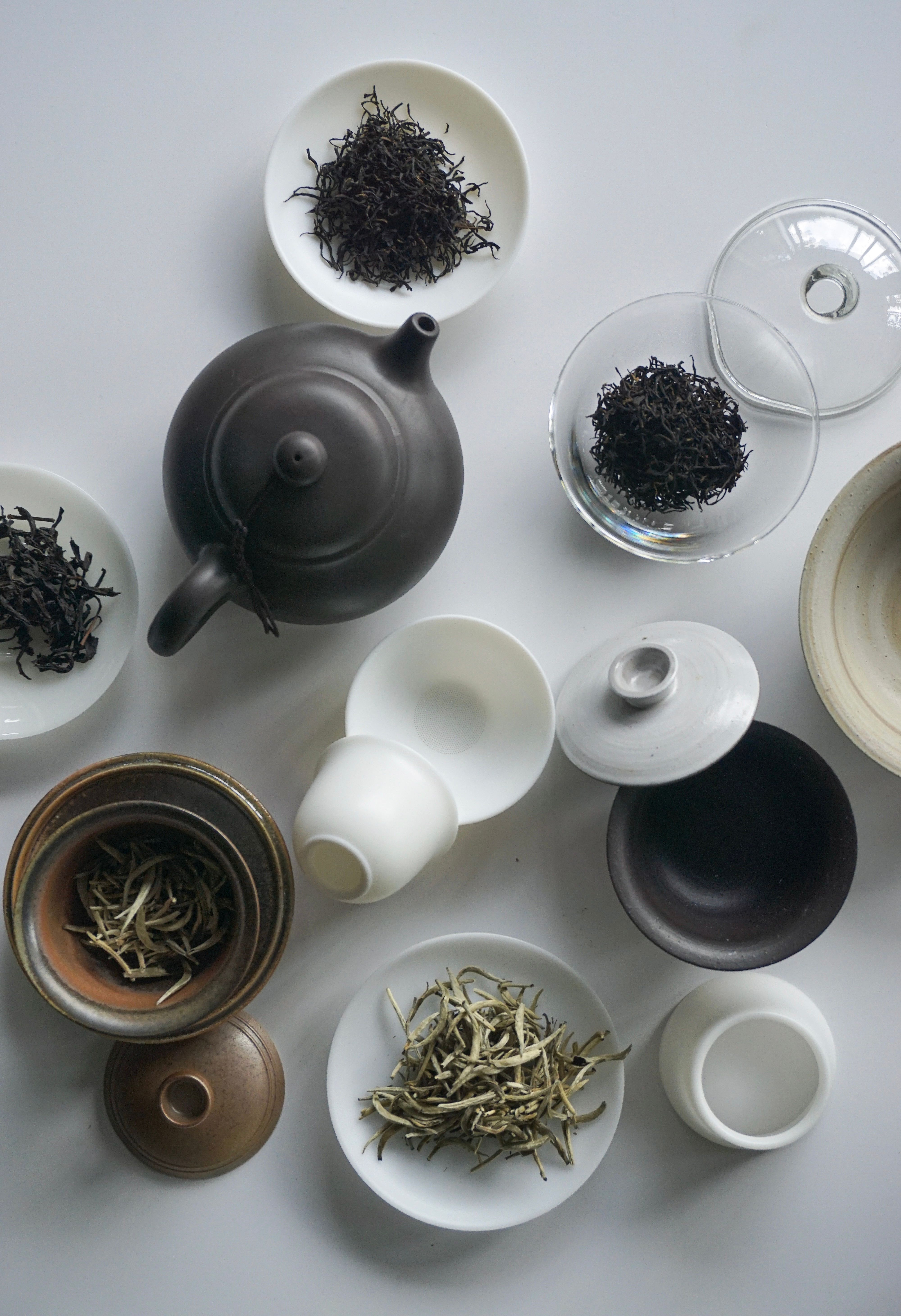 Artistic Flat Lay of Teapot and Loose Tea Leaves · Free Stock Photo