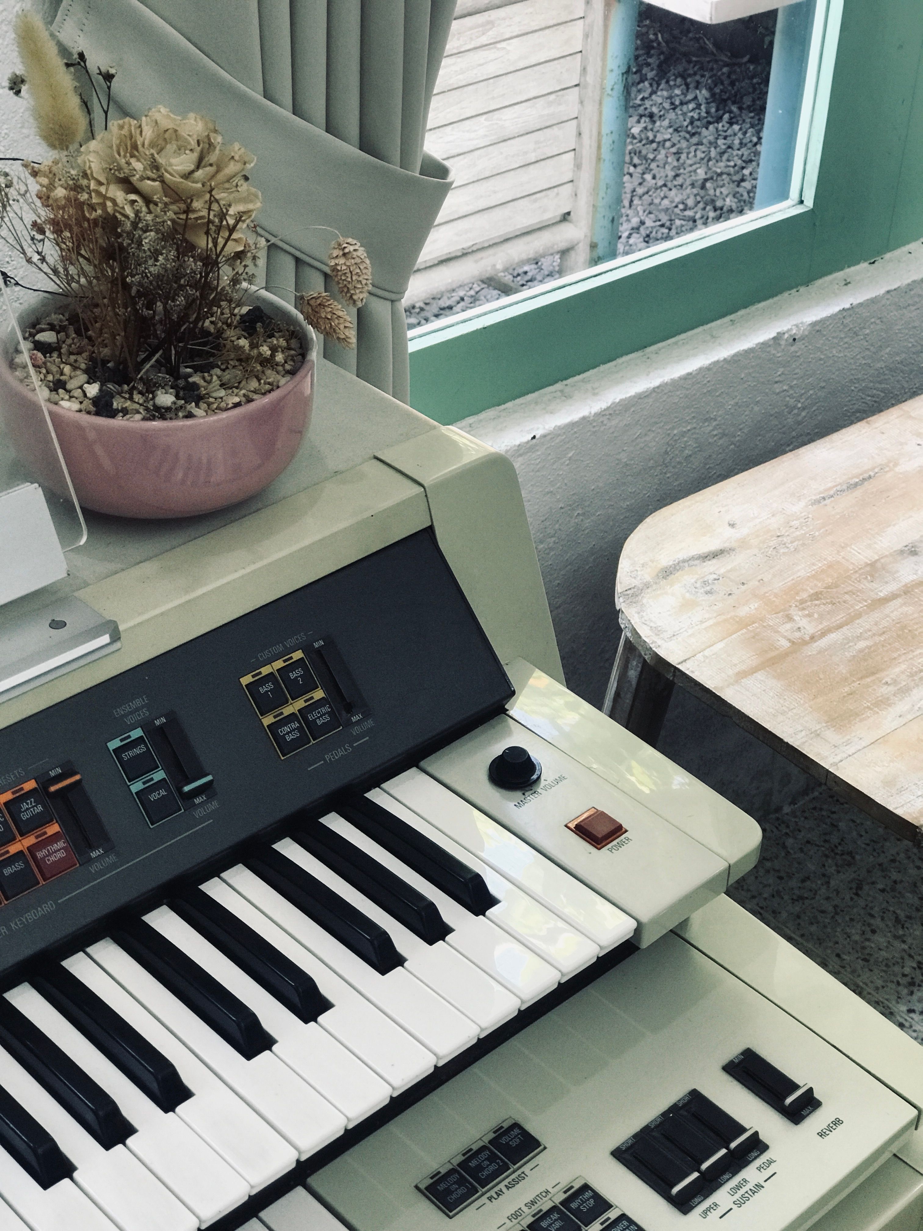 Retro Piano Photos, Download The BEST Free Retro Piano Stock Photos ...
