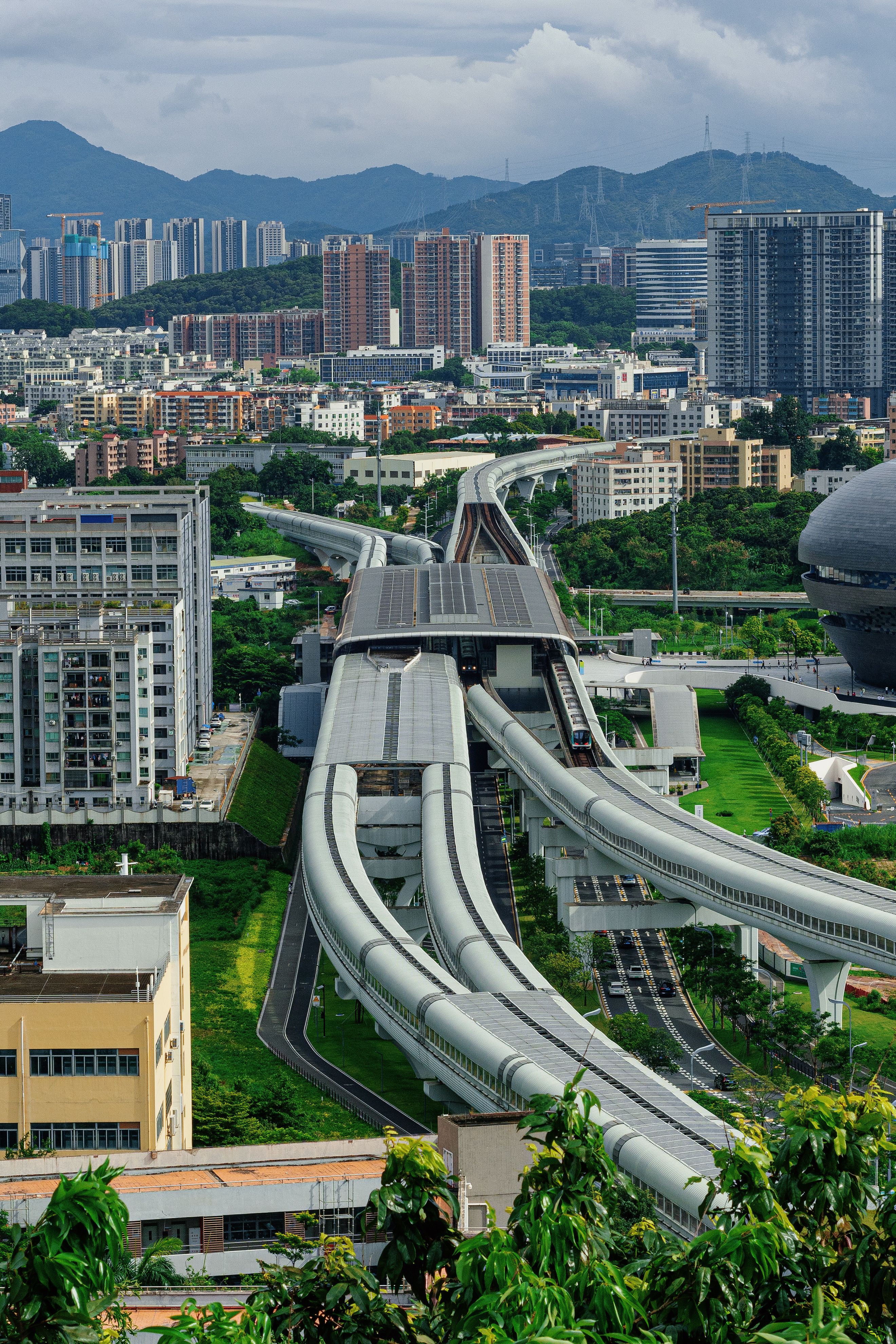 Modern Urban Infrastructure with Elevated Roads · Free Stock Photo