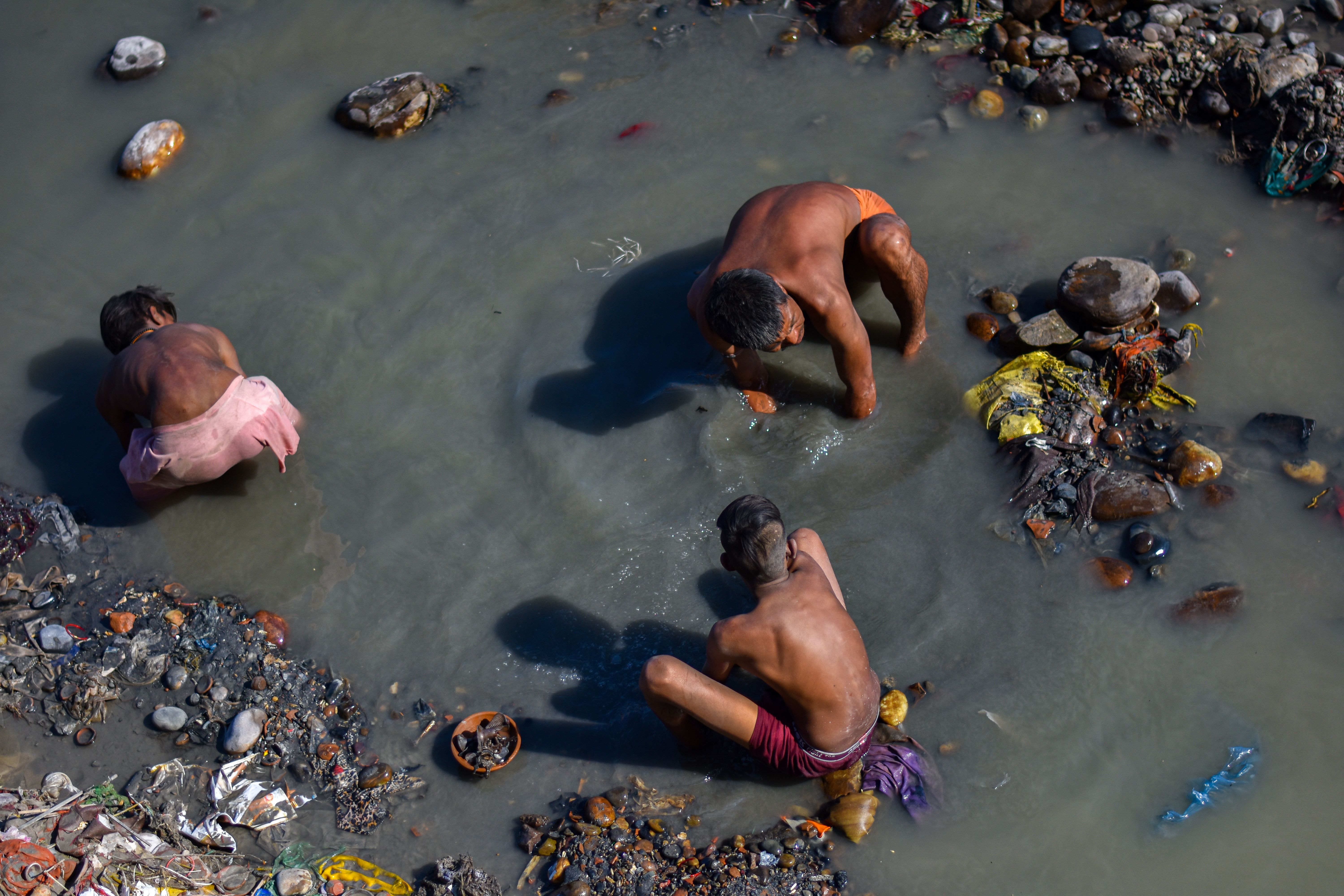 Men Collecting Stones in Haridwar River · Free Stock Photo