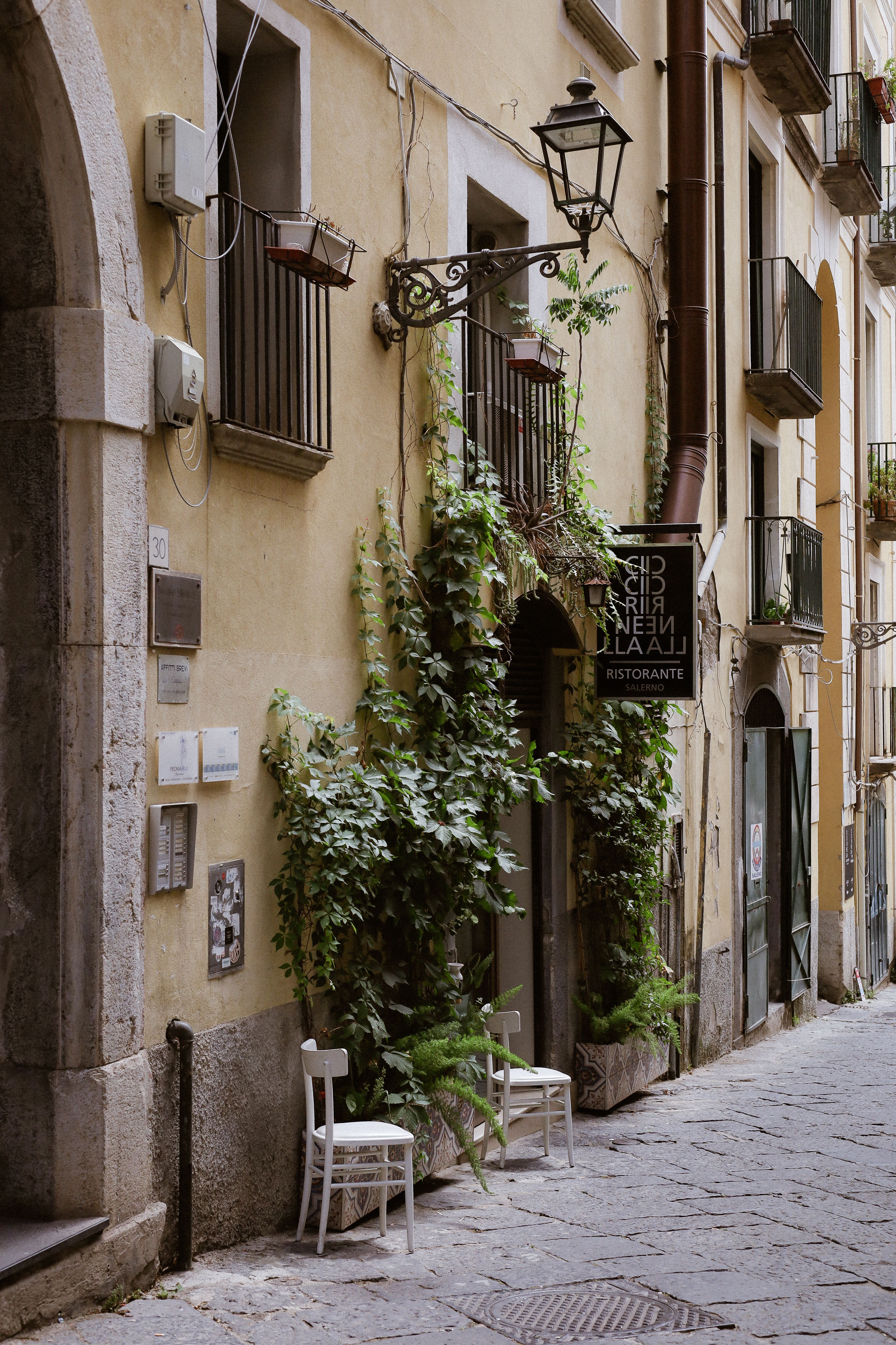 Charming Narrow Italian Street with Ristorante · Free Stock Photo
