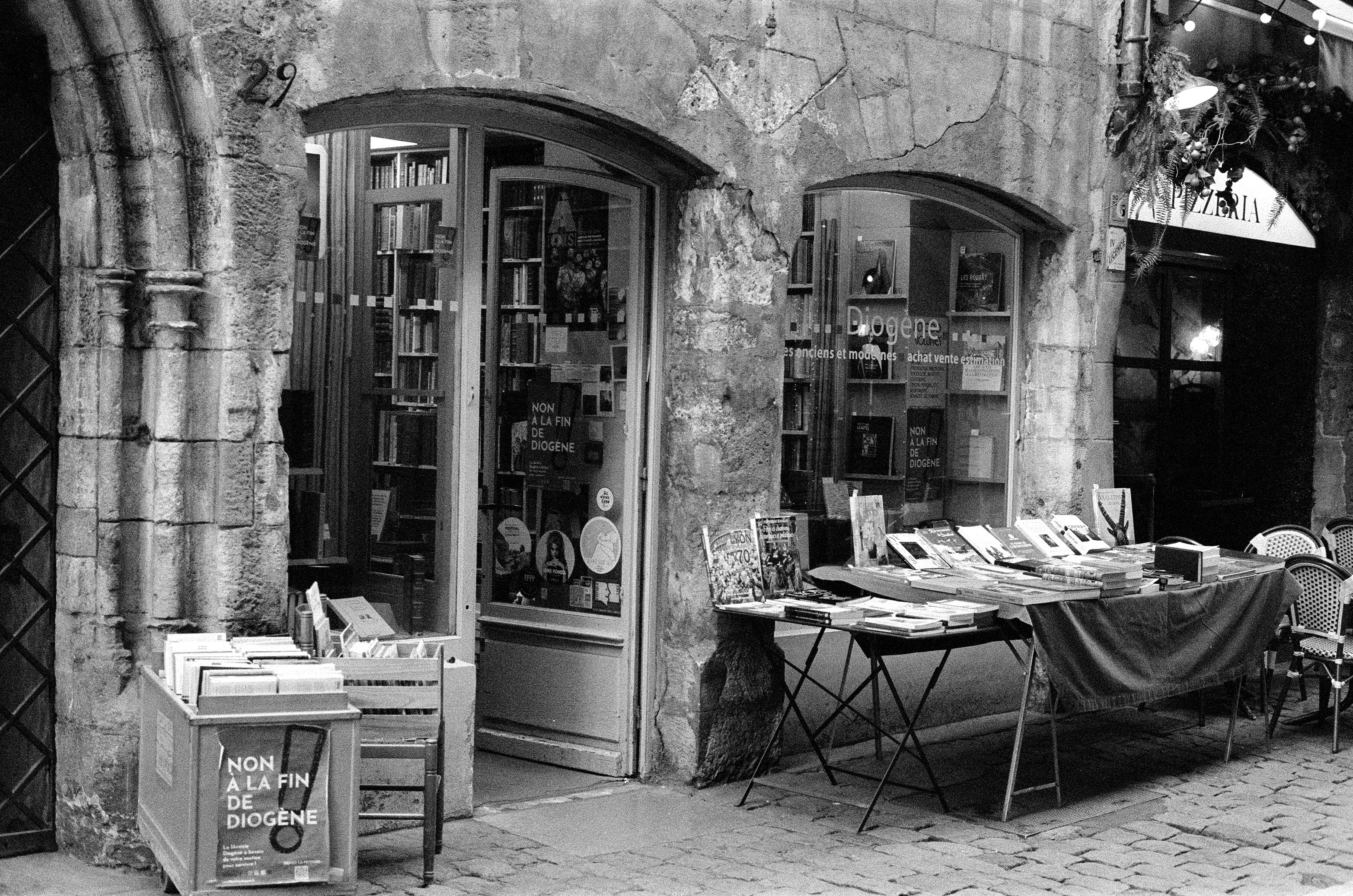 Charming Vintage Bookshop in Old Lyon Street · Free Stock Photo