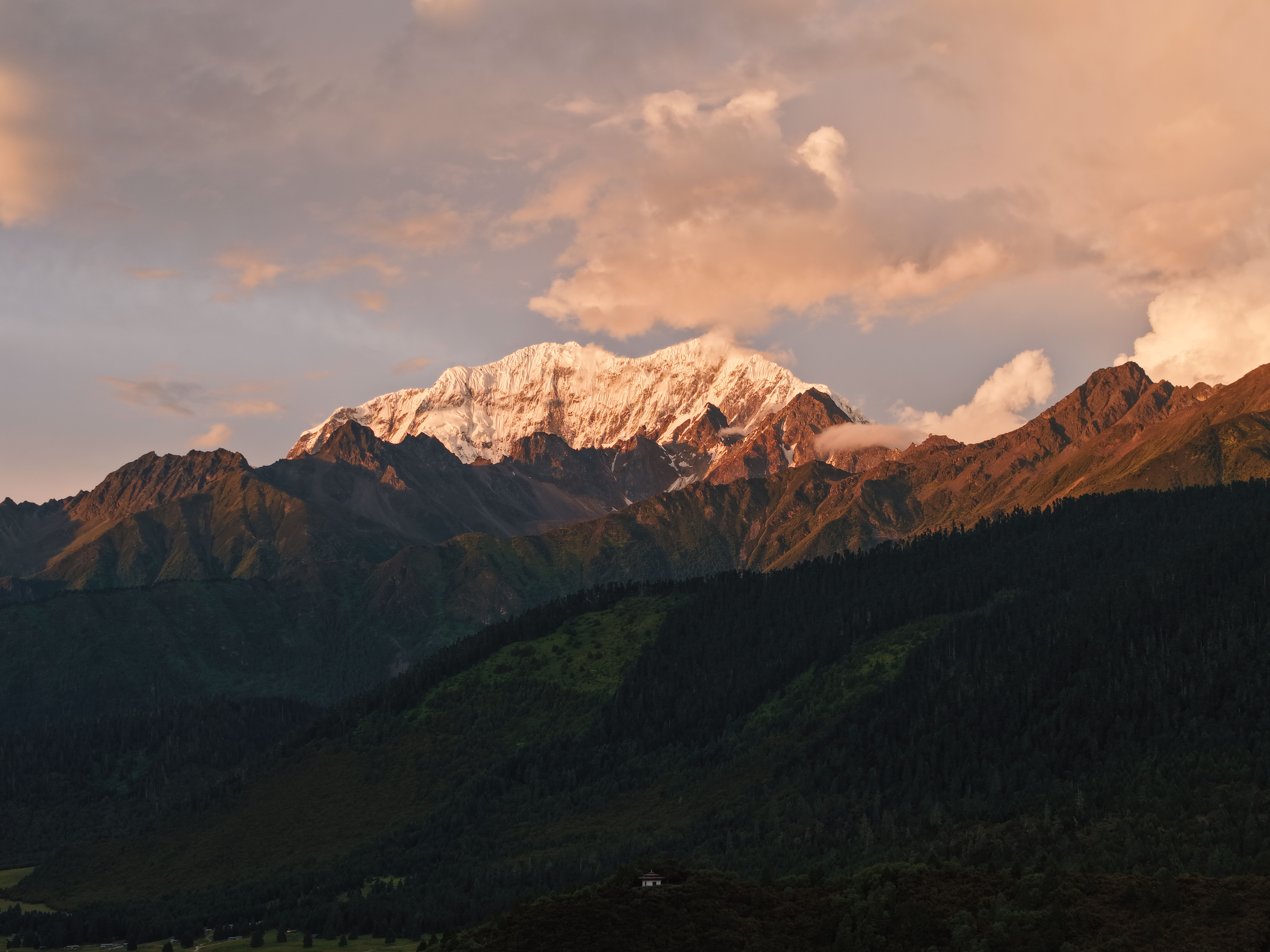 Sunset View of Namcha Barwa Peak in Tibet · Free Stock Photo