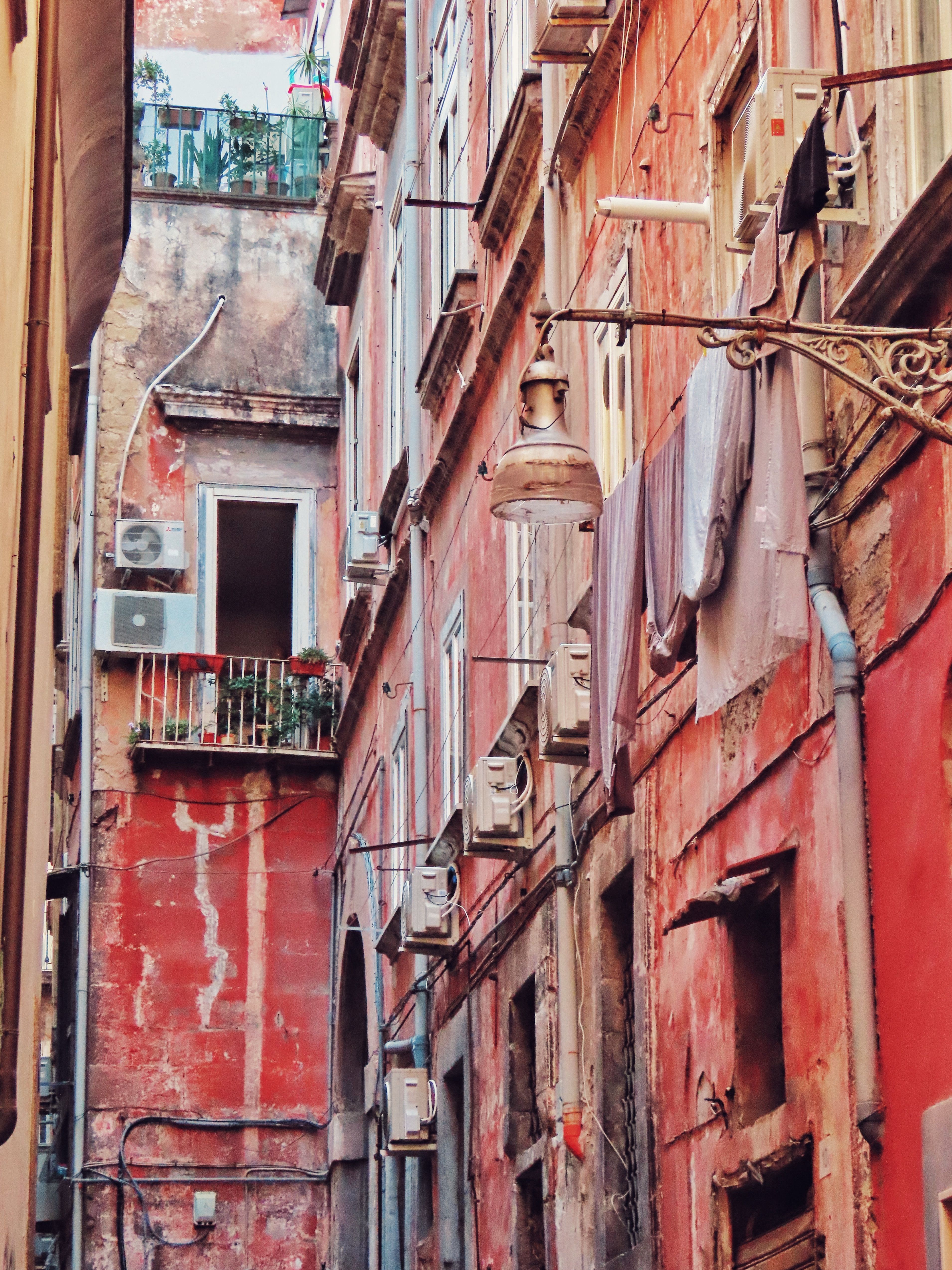 Charming Italian Alley with Rustic Architecture · Free Stock Photo