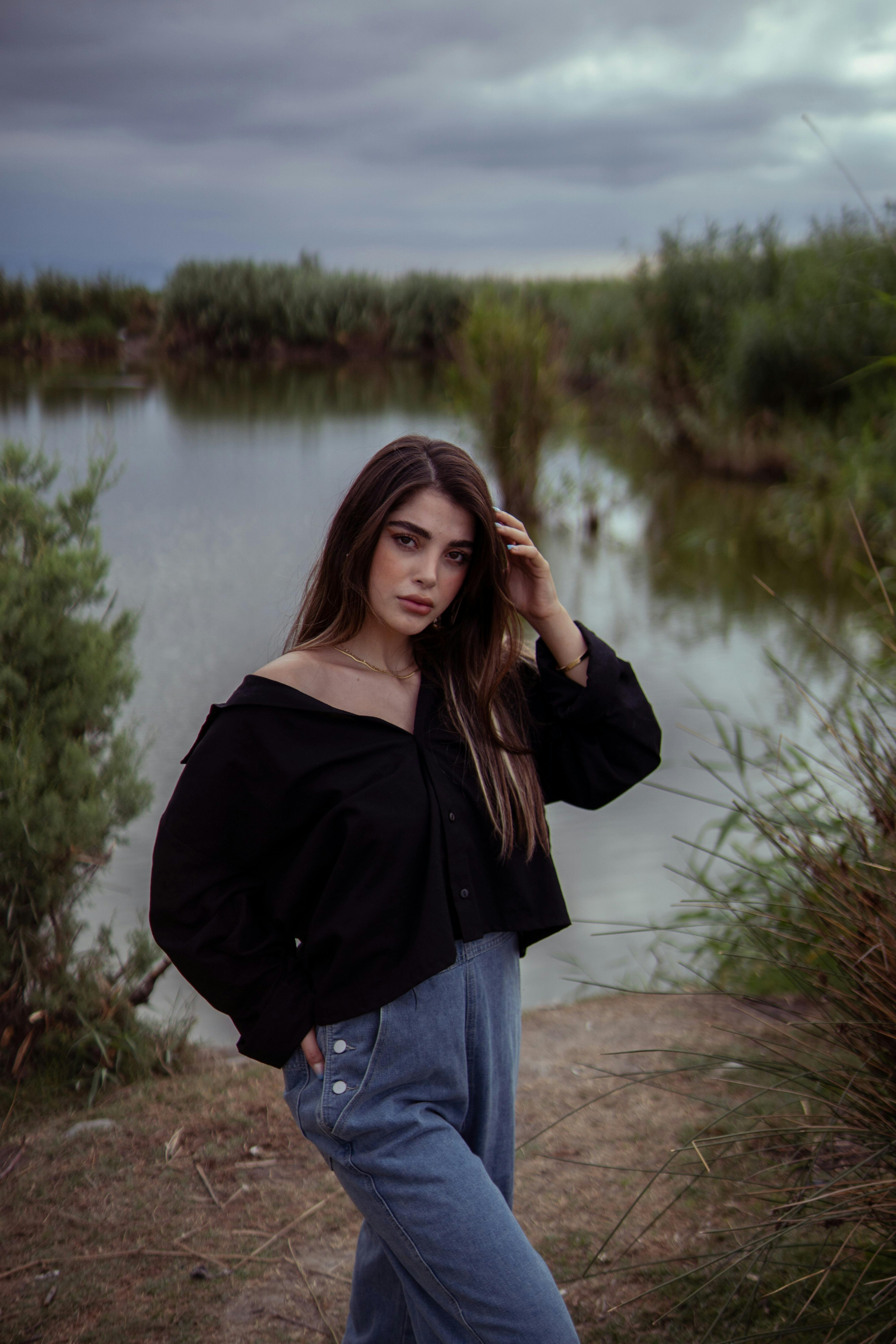 Human Posing Photos, Download The BEST Free Human Posing Stock Photos ...