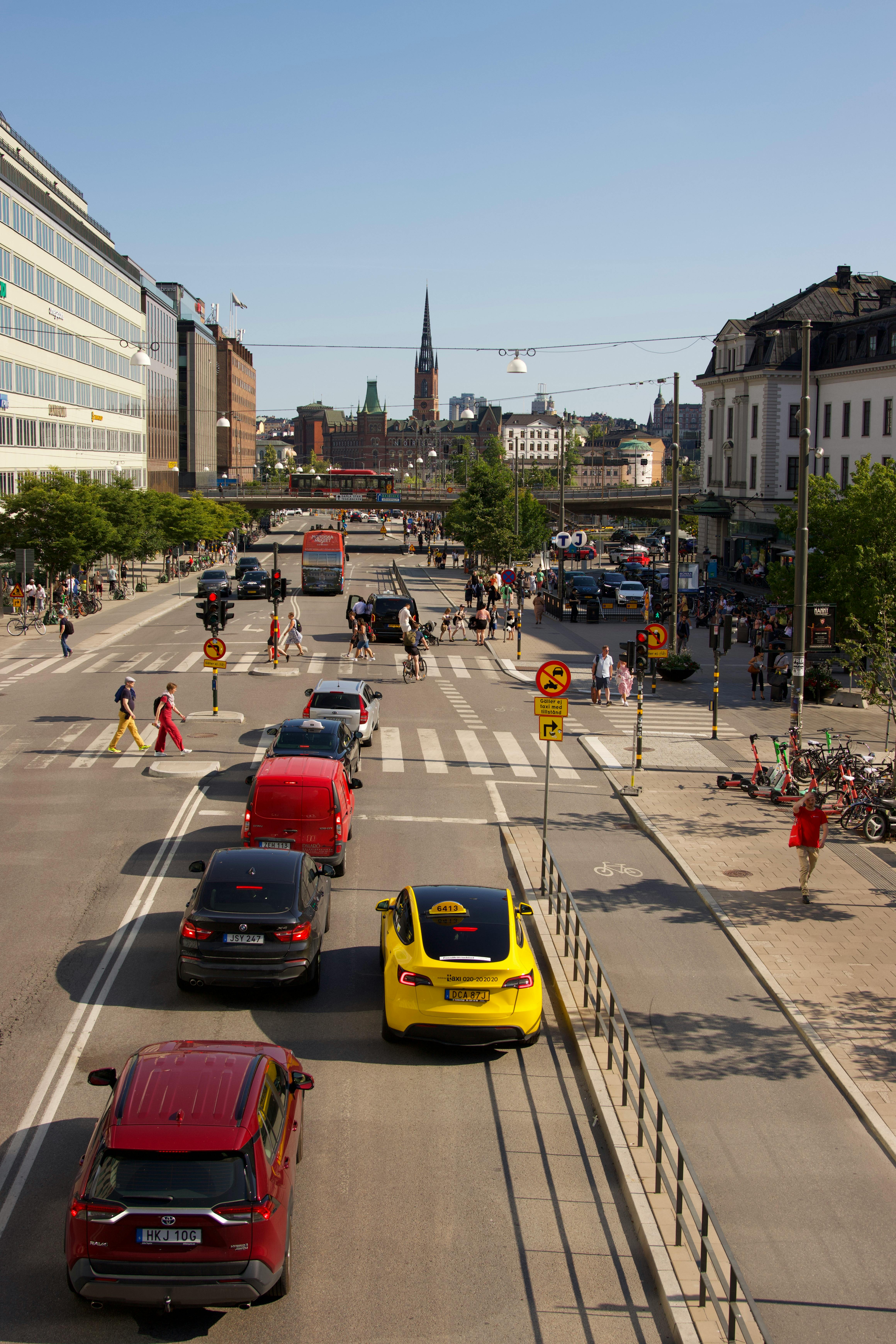 Busy Crossing Photos, Download The BEST Free Busy Crossing Stock Photos ...