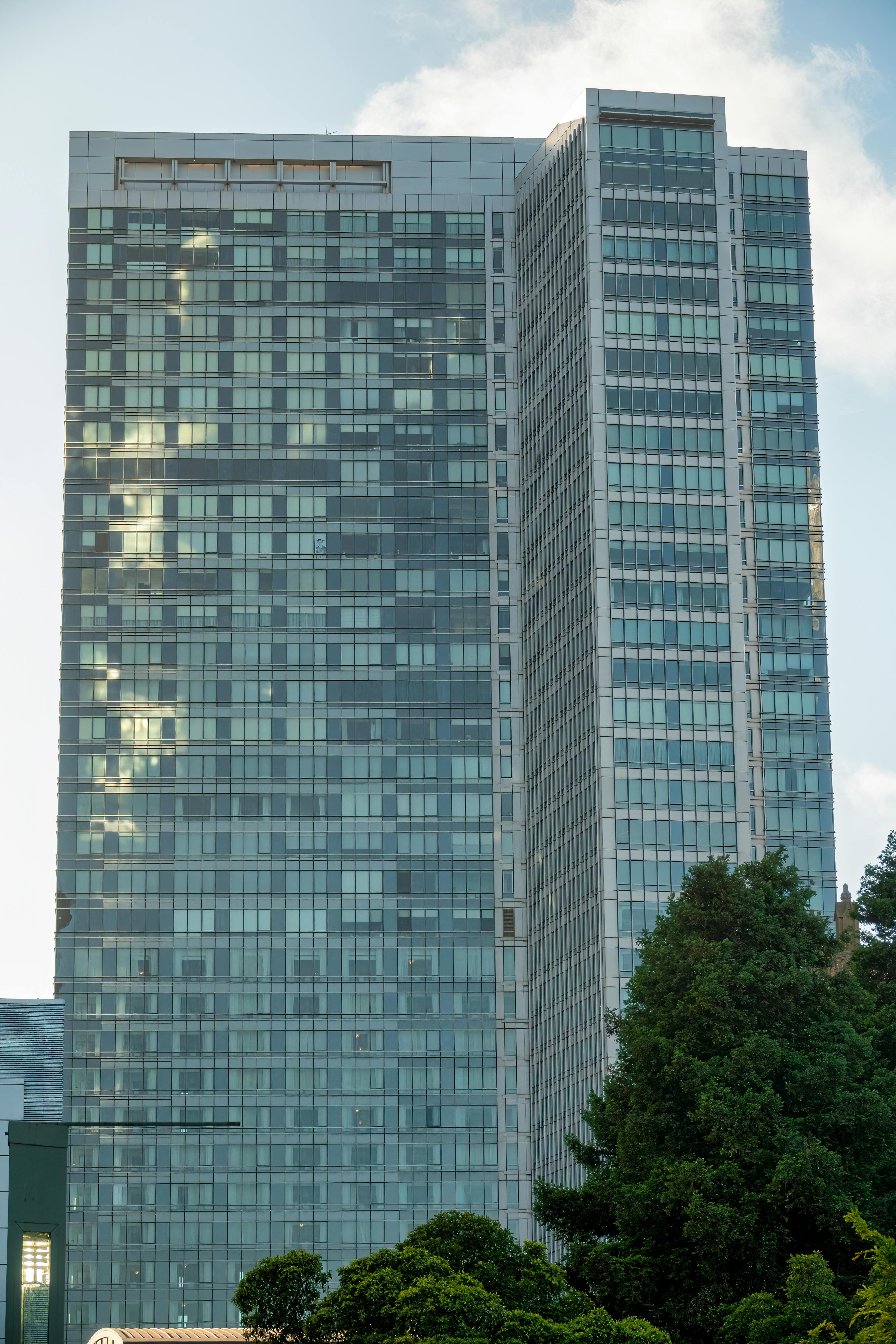 Modern High-Rise Building in San Francisco · Free Stock Photo
