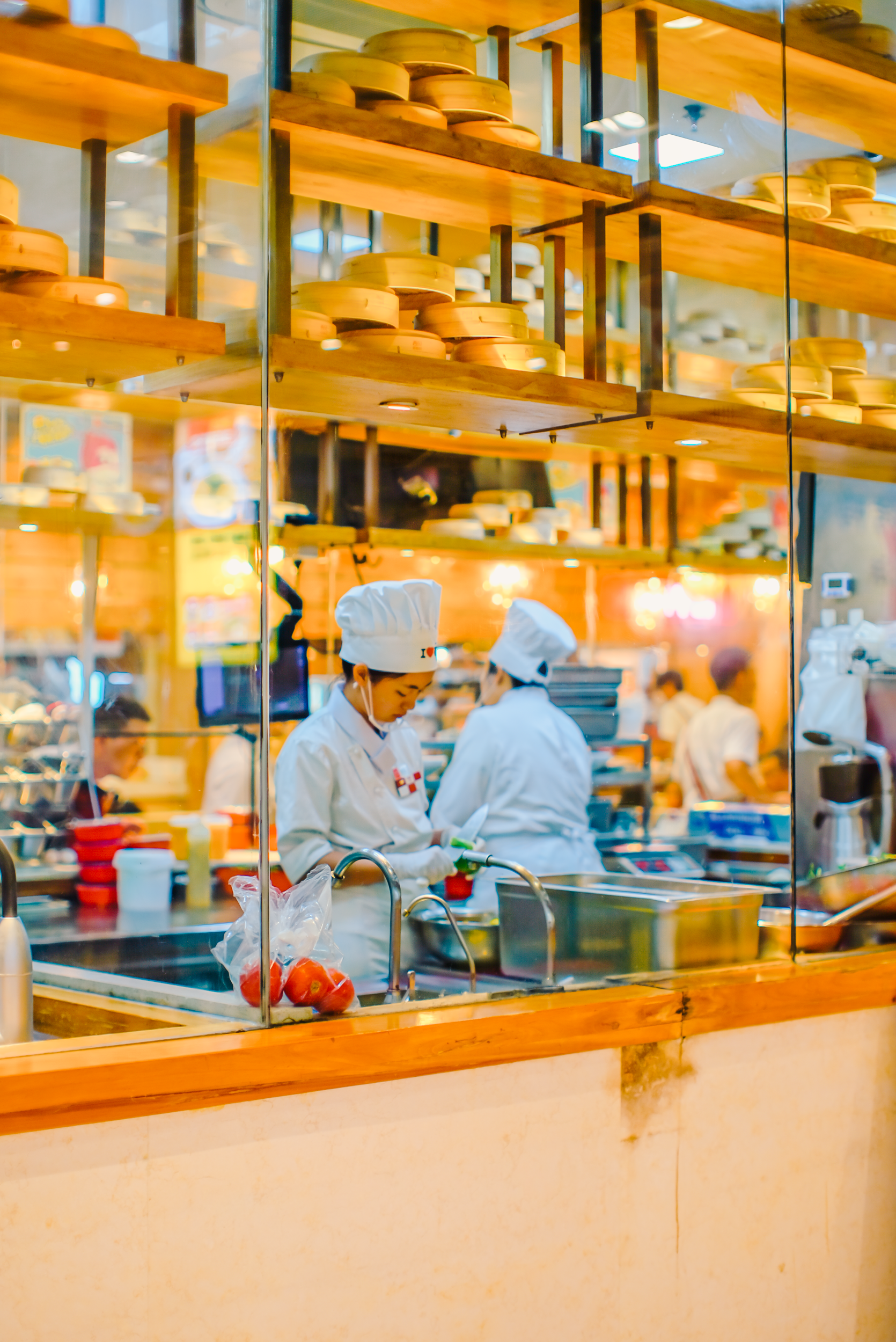 Chefs Preparing Meals in Chinese Restaurant Kitchen · Free Stock Photo