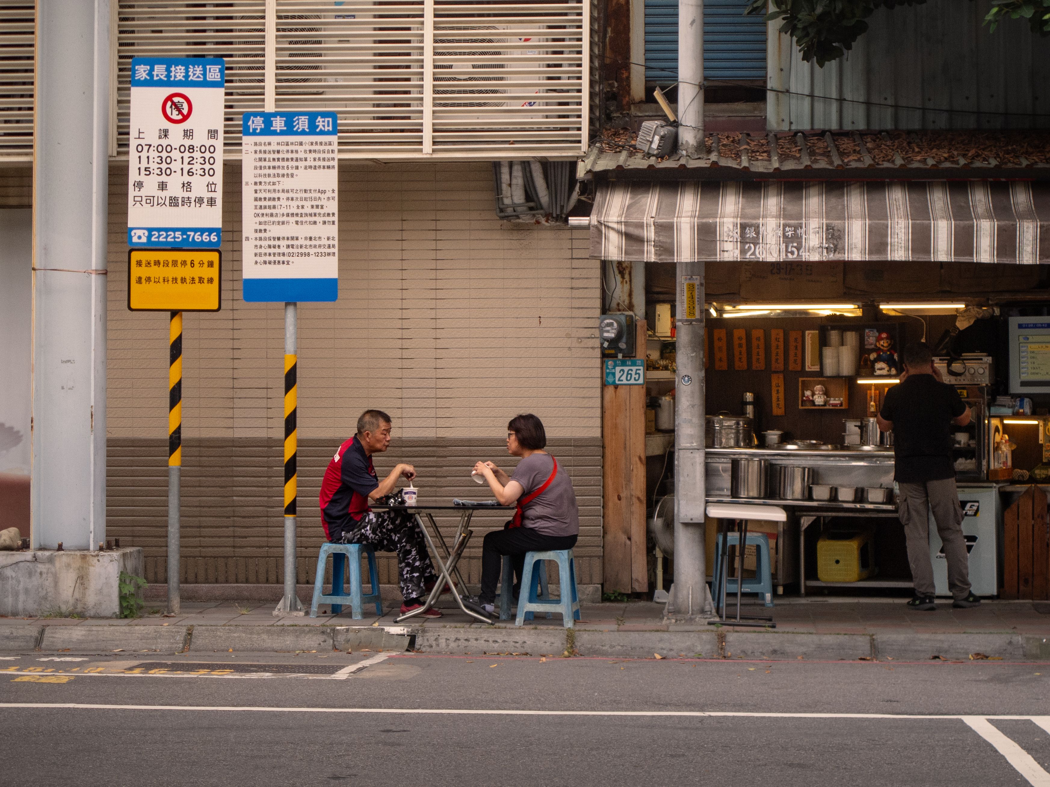 Casual Street Dining Scene in Taiwan · Free Stock Photo