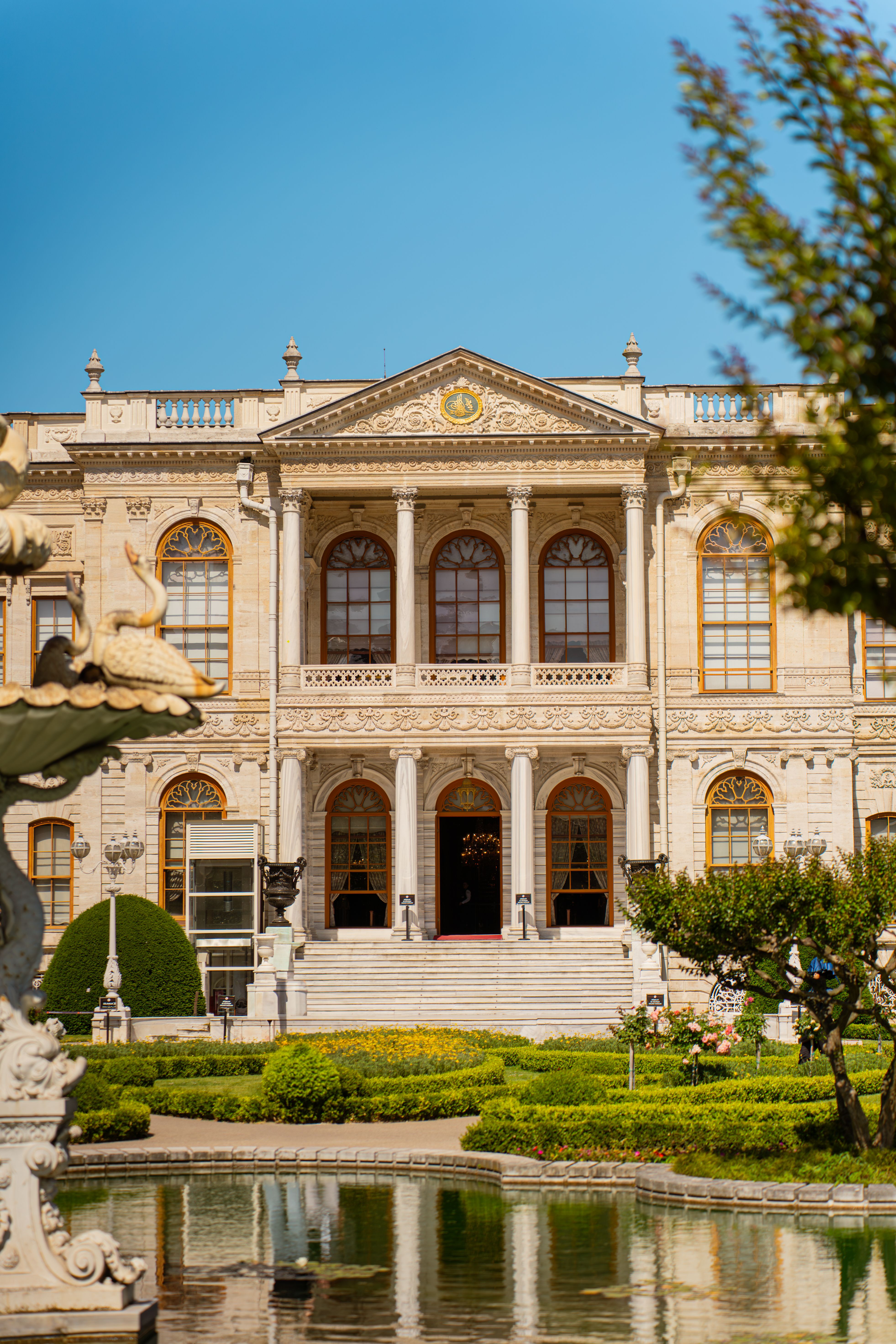 Dolmabahçe Palace Front View in Istanbul Garden · Free Stock Photo