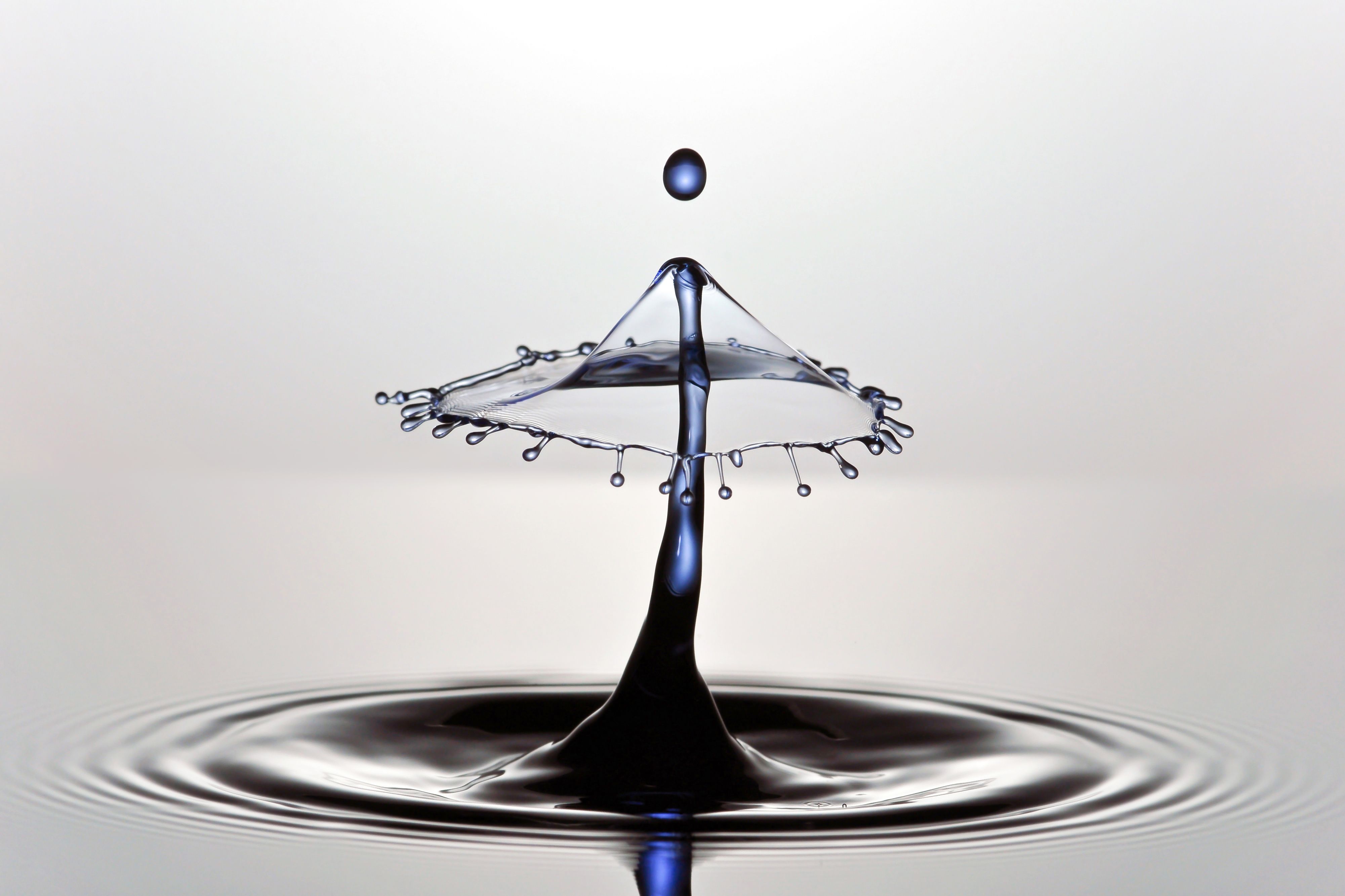 Captivating Water Drop Collision Photography · Free Stock Photo