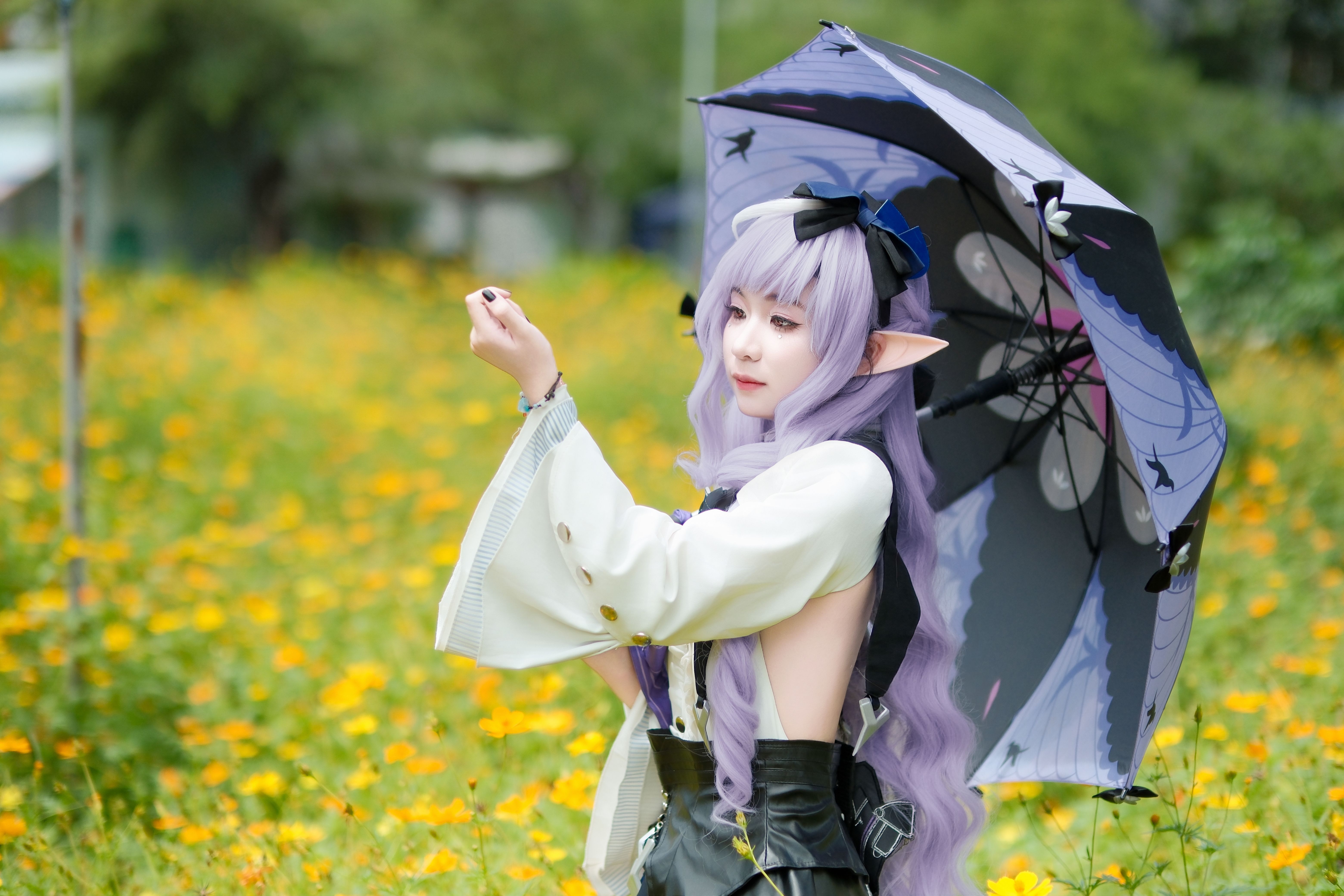 Fantasy Cosplay by a Tranquil Pond · Free Stock Photo