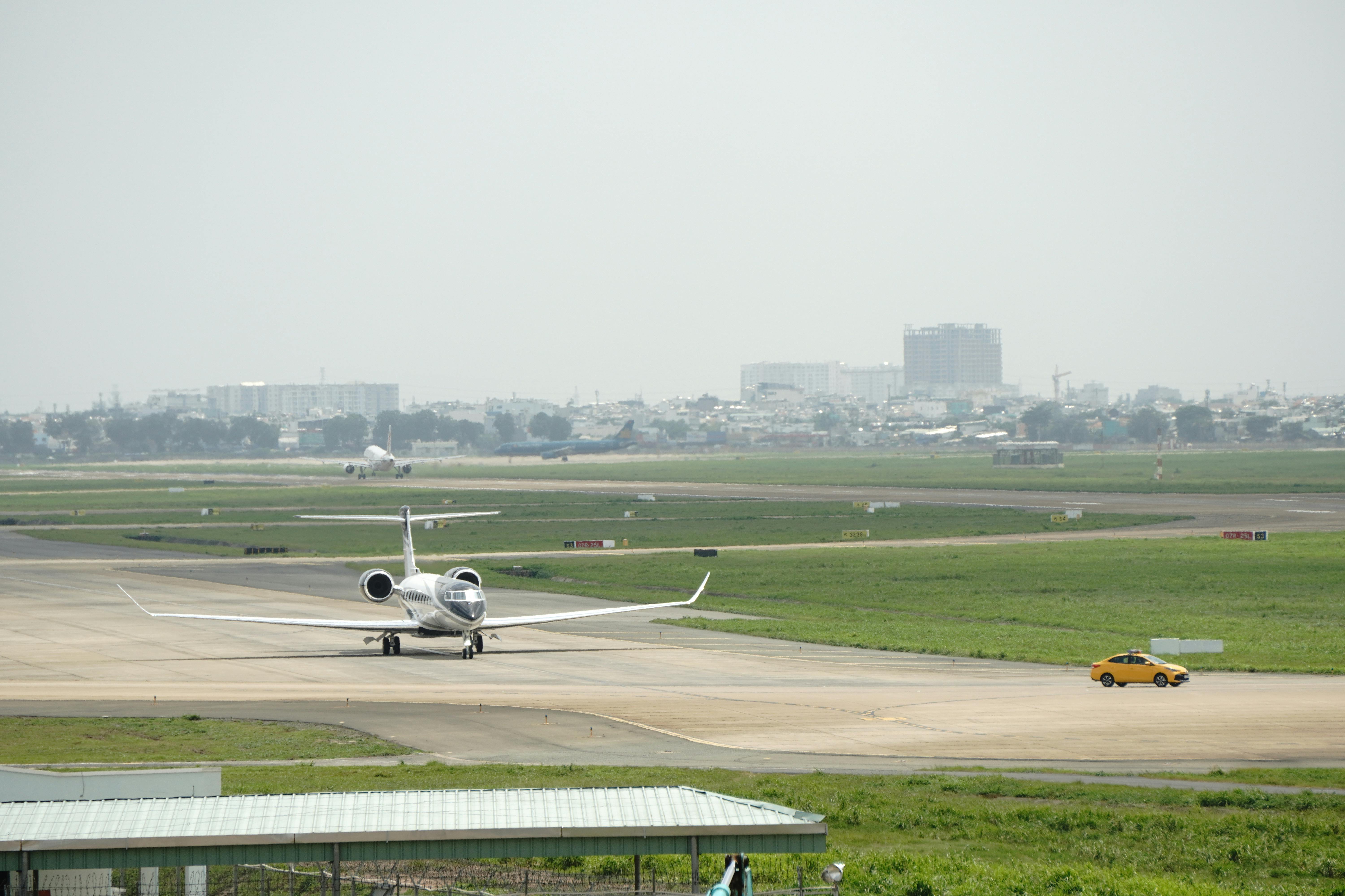 Runway Side View Flight Photos, Download The BEST Free Runway Side View ...