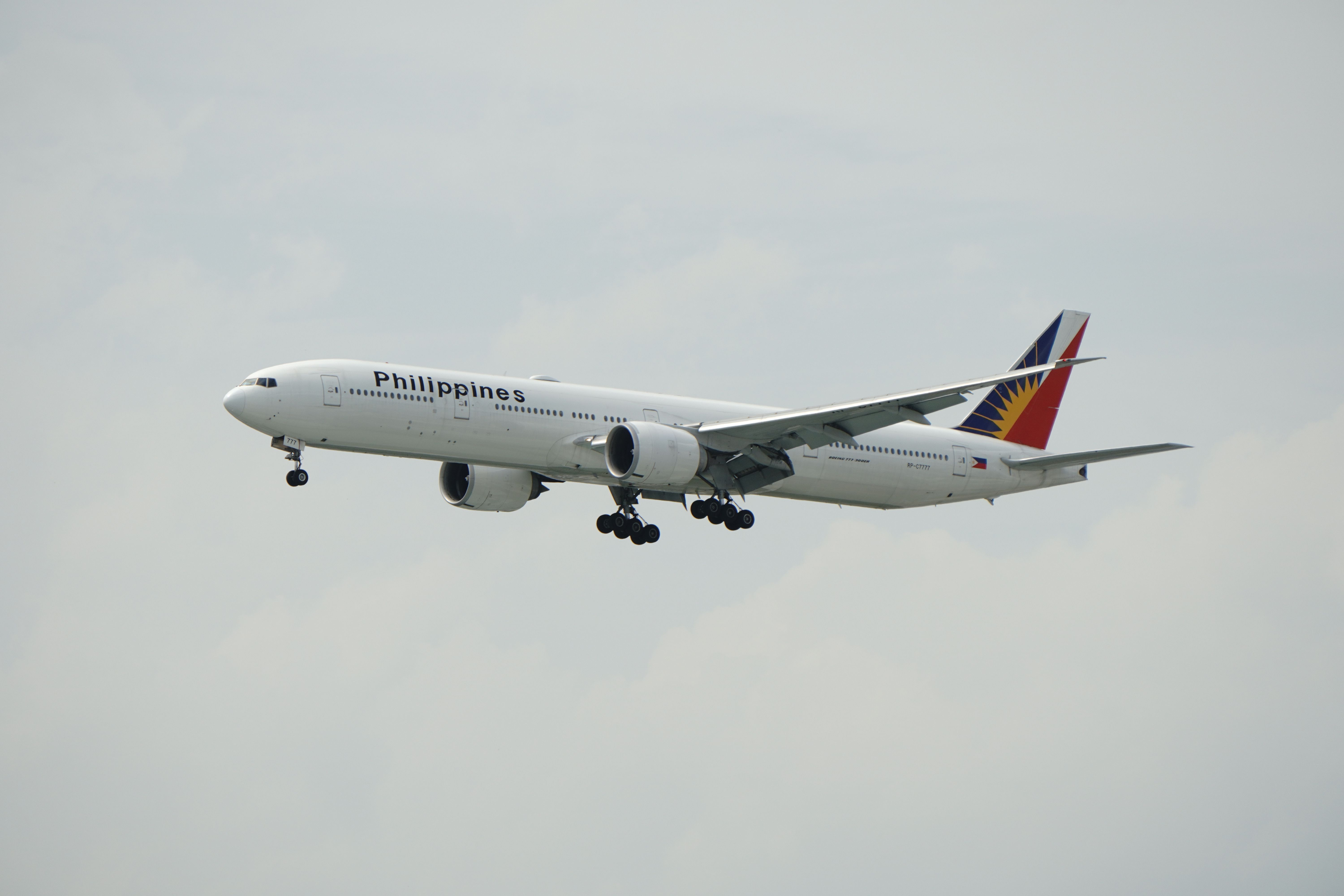 Philippine Airlines Boeing 777 In Flight · Free Stock Photo