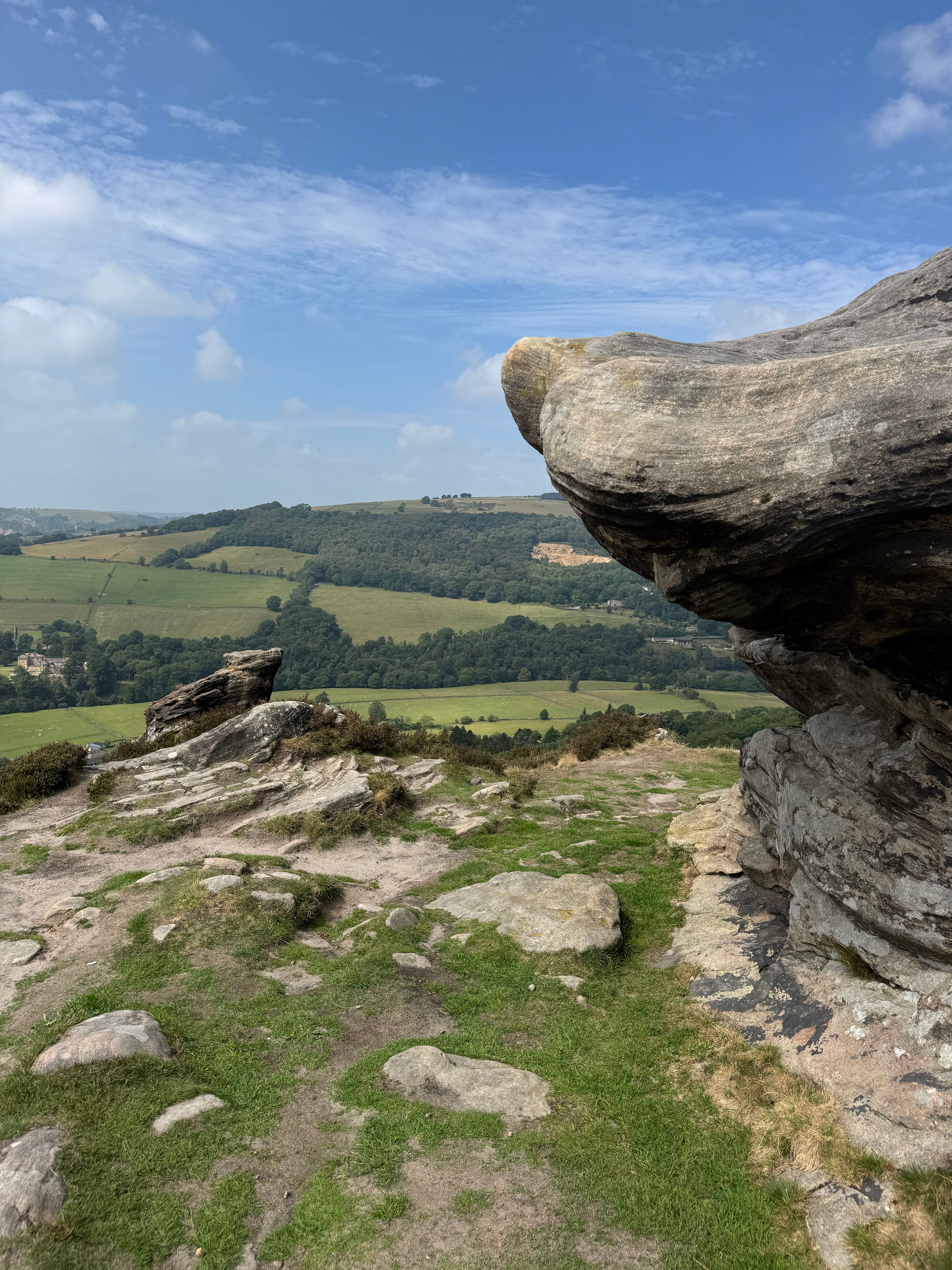 Rock Formation at Stanage Edge with Scenic View · Free Stock Photo