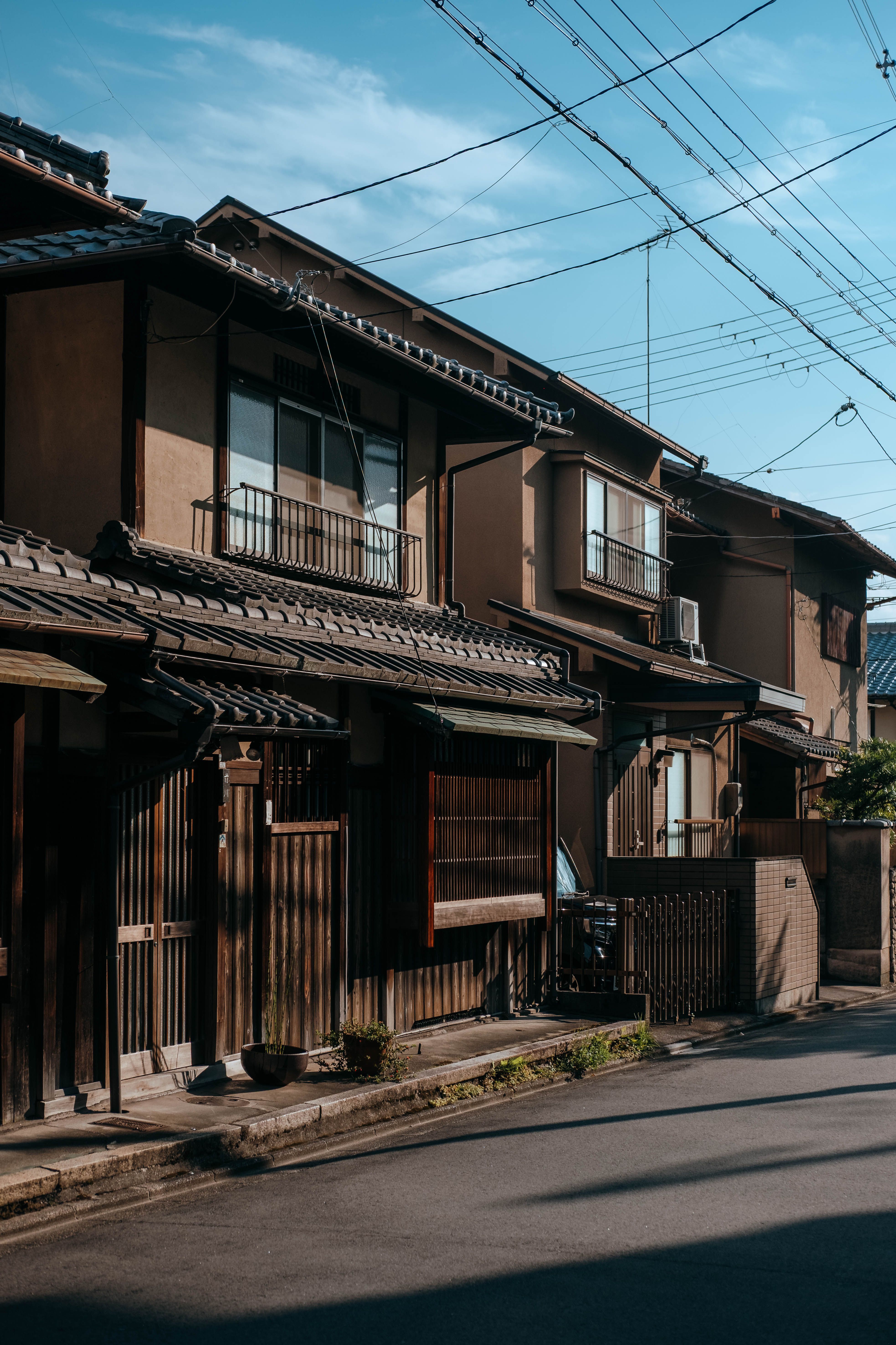 Traditional Japanese Street in Daylight · Free Stock Photo