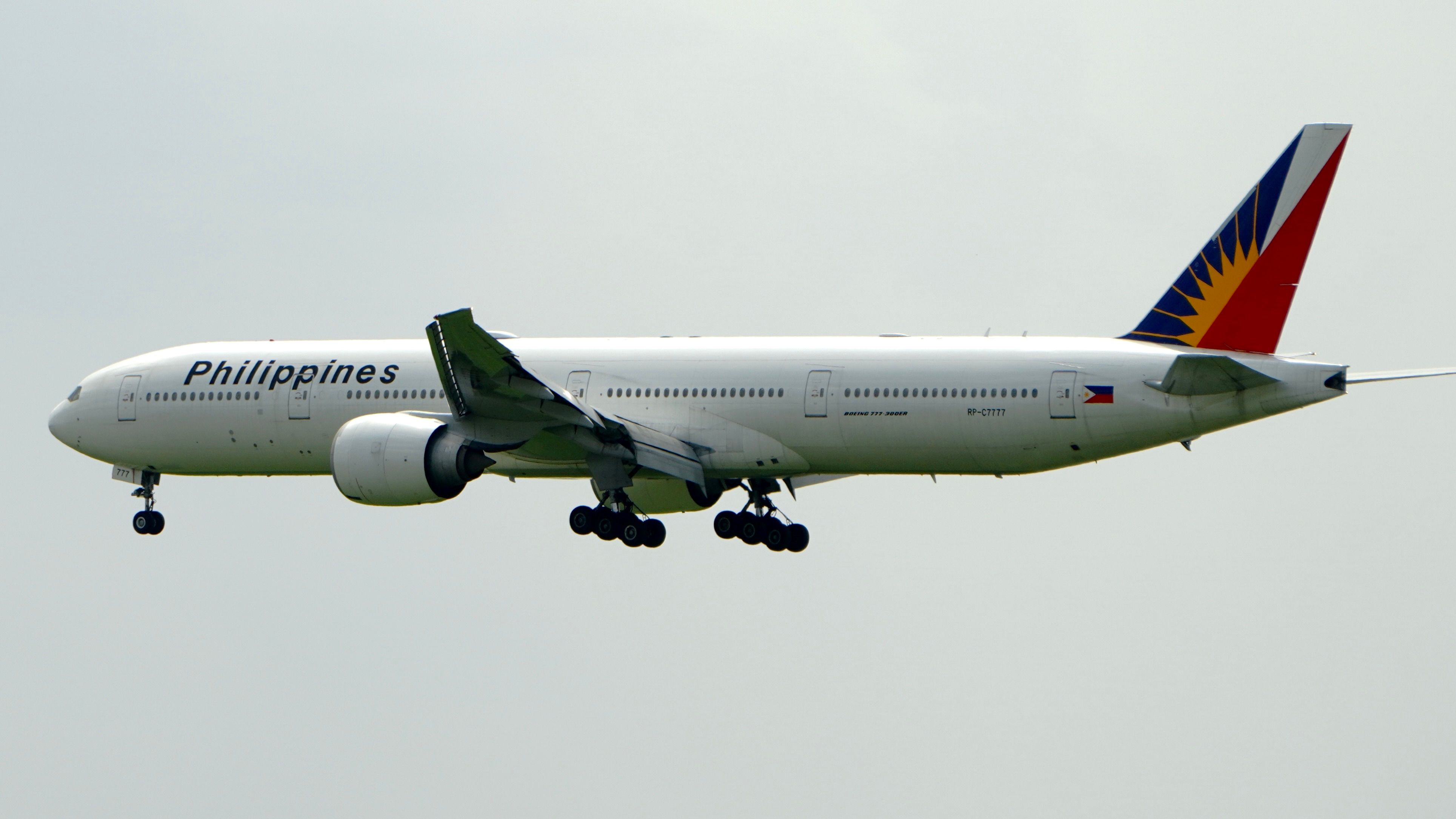 Boeing 777 De Philippine Airlines En Pleno Vuelo · Foto de stock gratuita