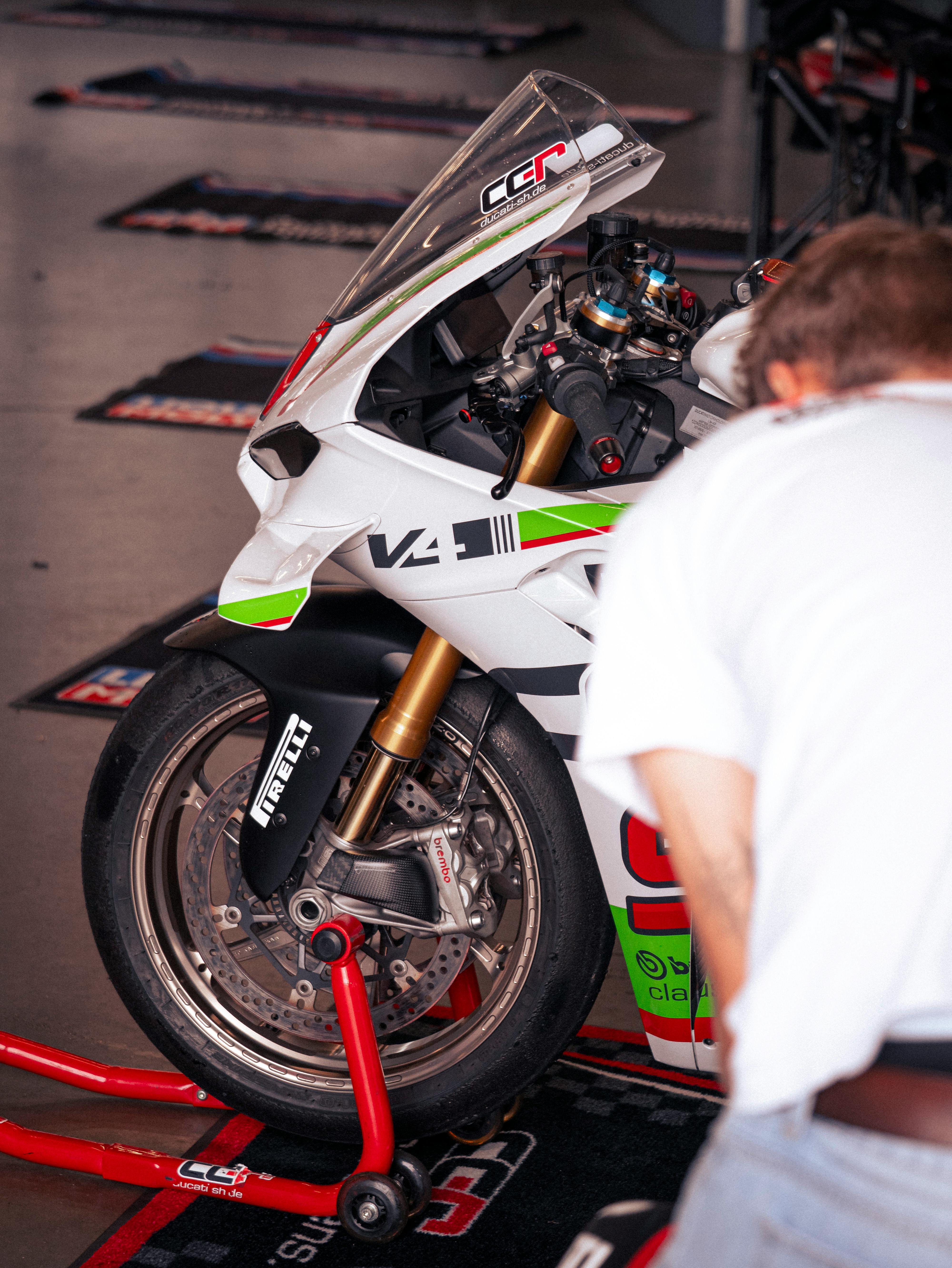 Der Repairs Photos, Download The BEST Free Der Repairs Stock Photos ...