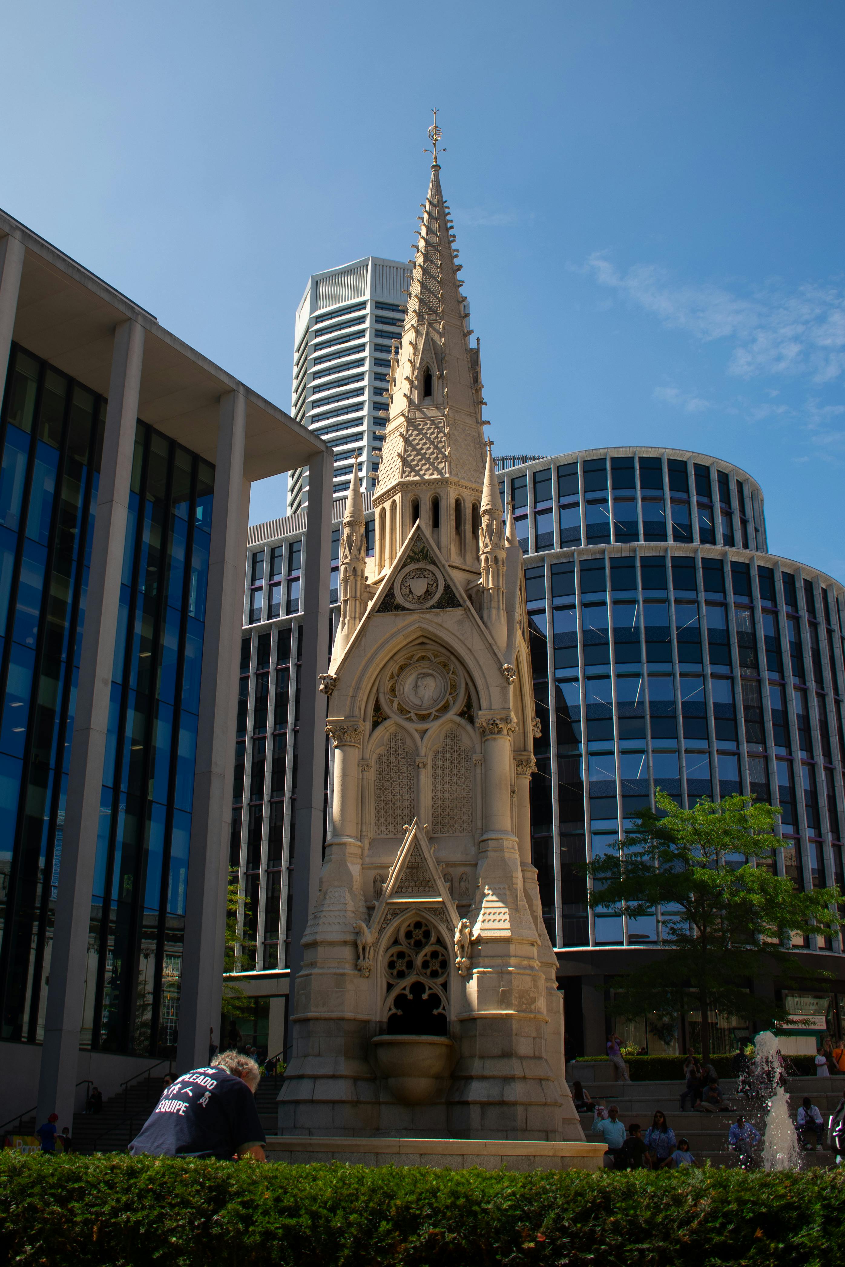 Birmingham's Historic Victorian Monument Against Modern Skyline · Free ...