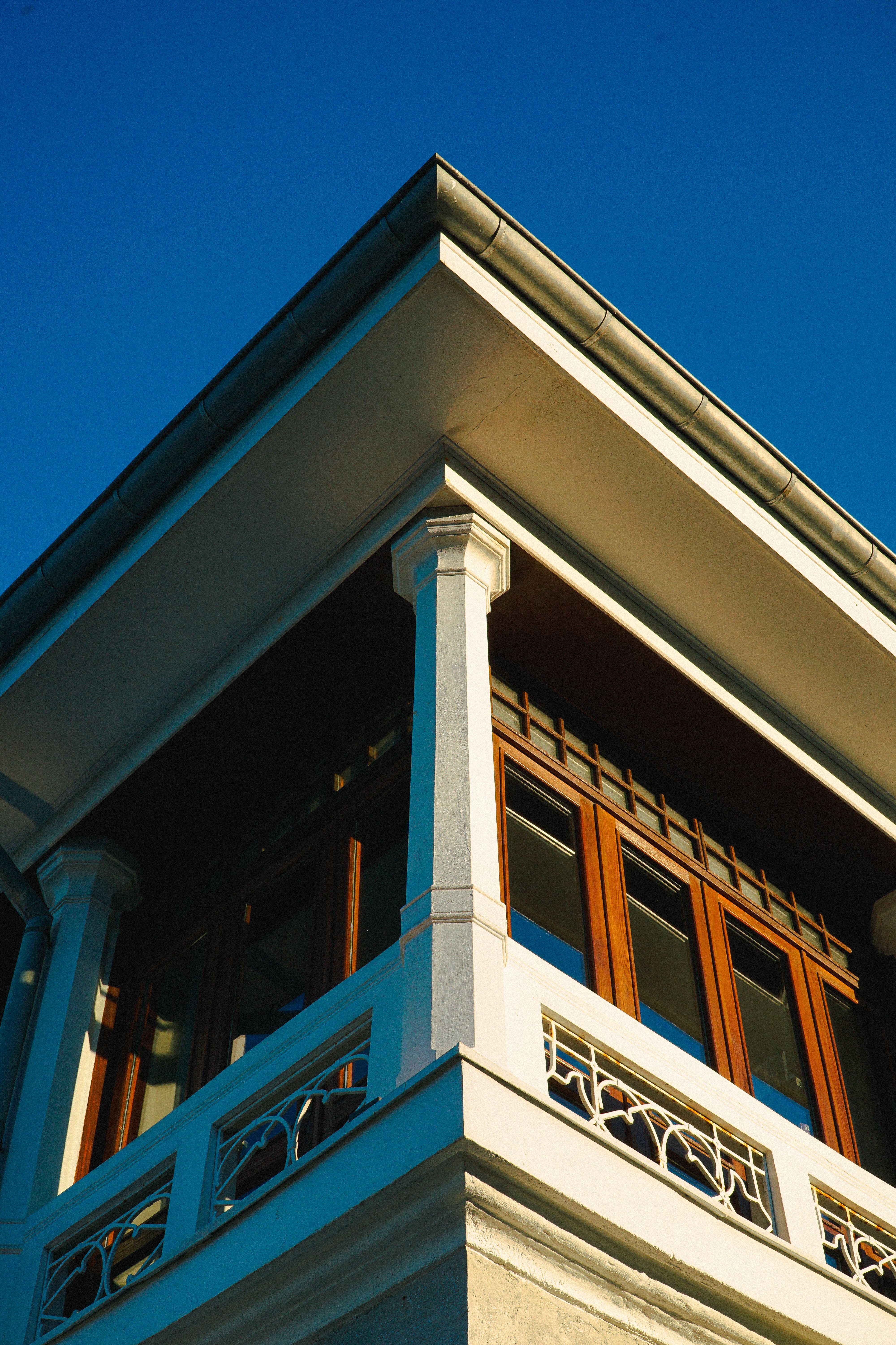 Modern Architectural Building Corner at Dusk · Free Stock Photo