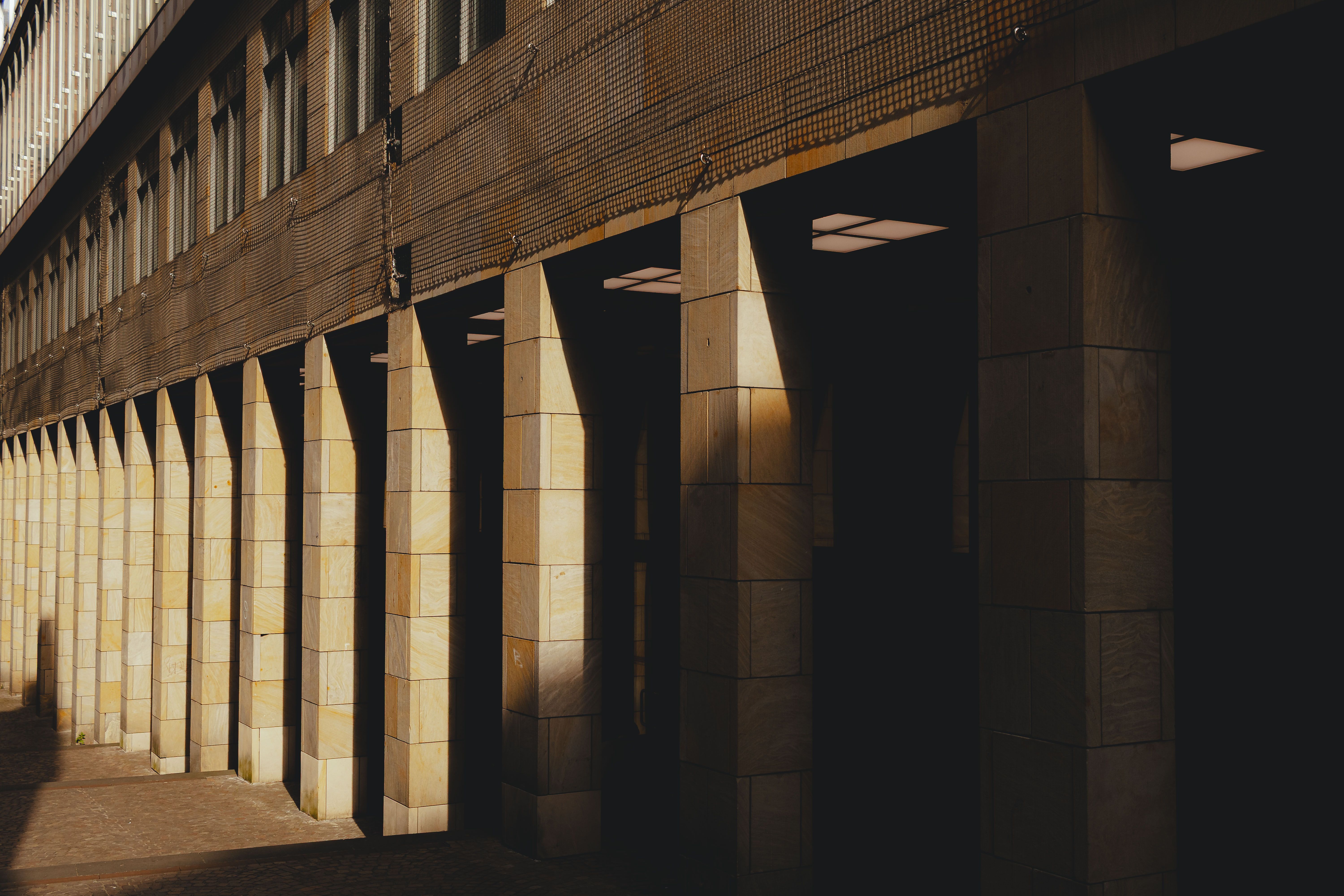 Sunlit Architectural Columns in Modern Building · Free Stock Photo