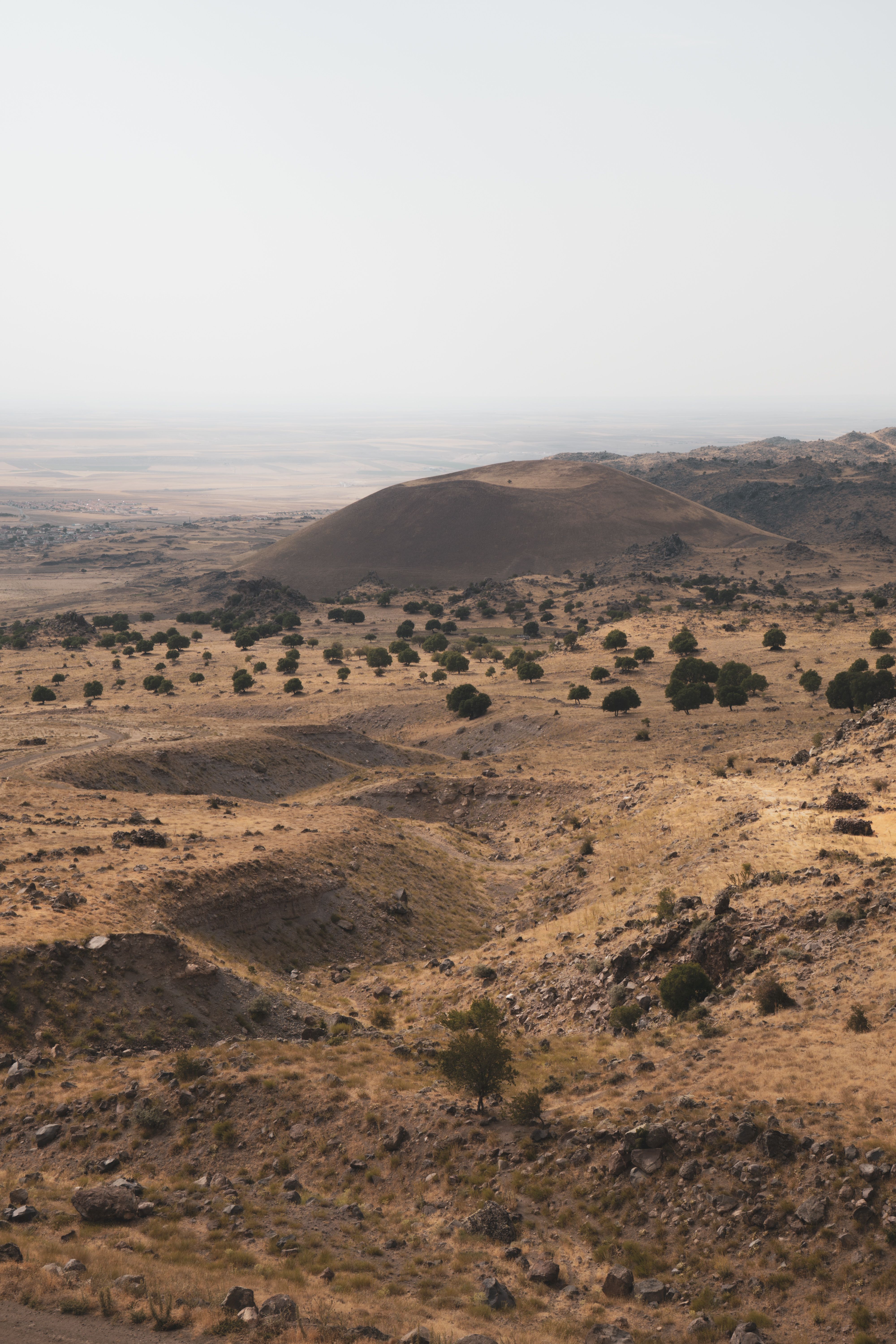 Scenic Desert Mountain Landscape in Daylight · Free Stock Photo