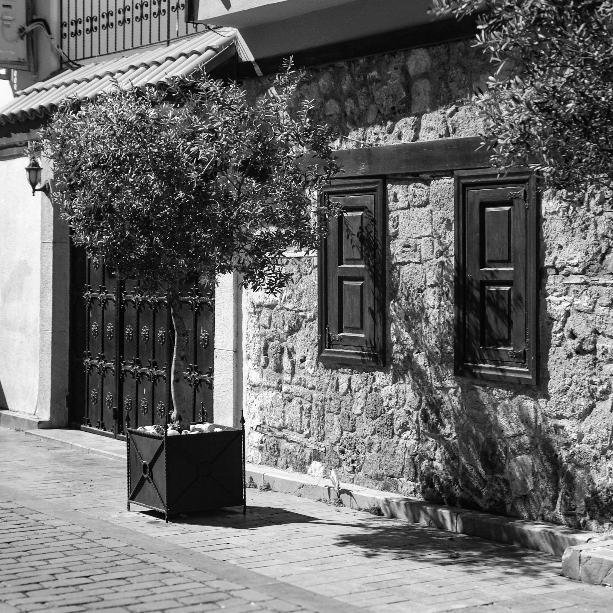 Charming Cobblestone Street with Rustic Wall · Free Stock Photo