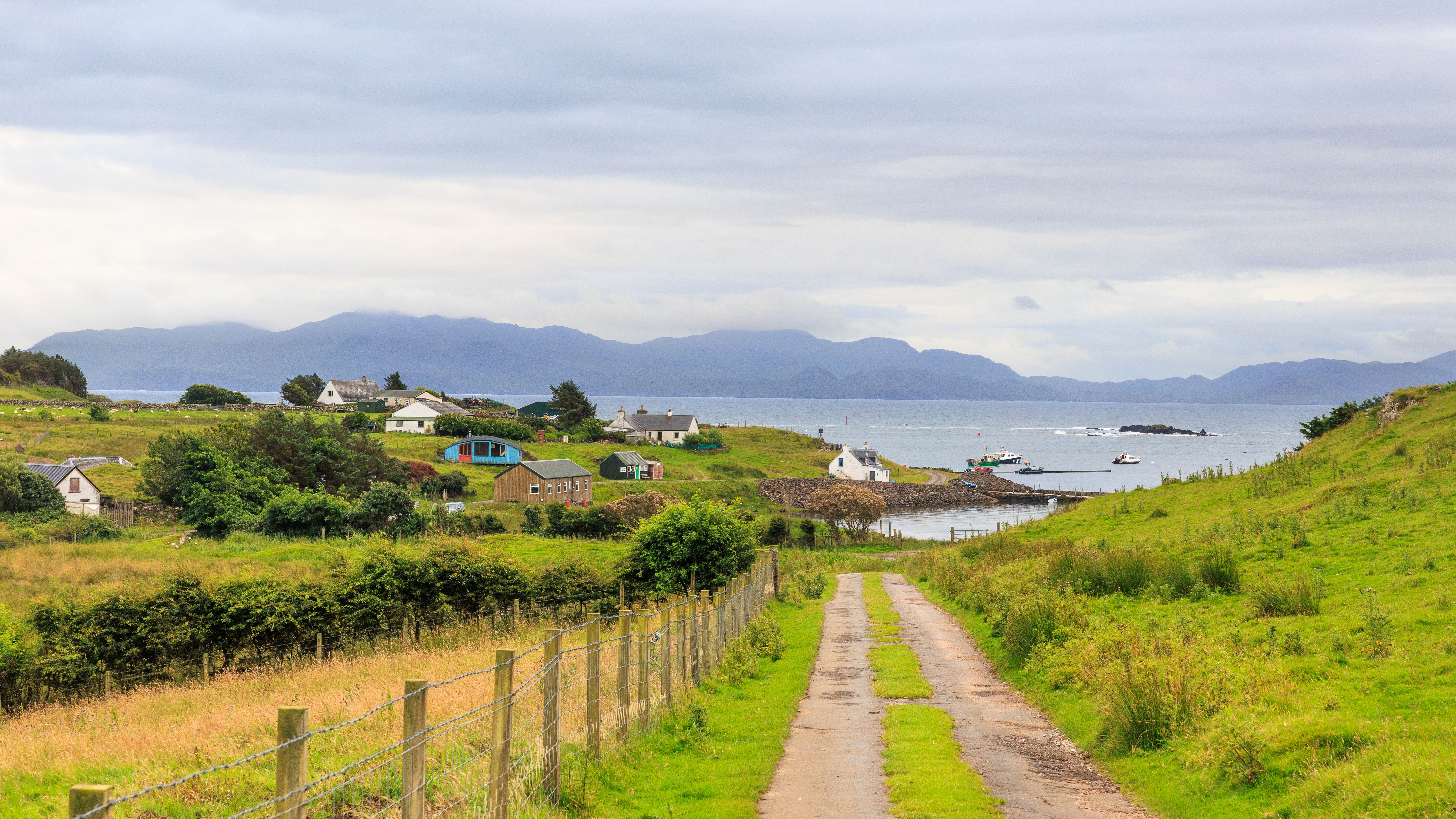 Charming Coastal Village Landscape in Scotland · Free Stock Photo