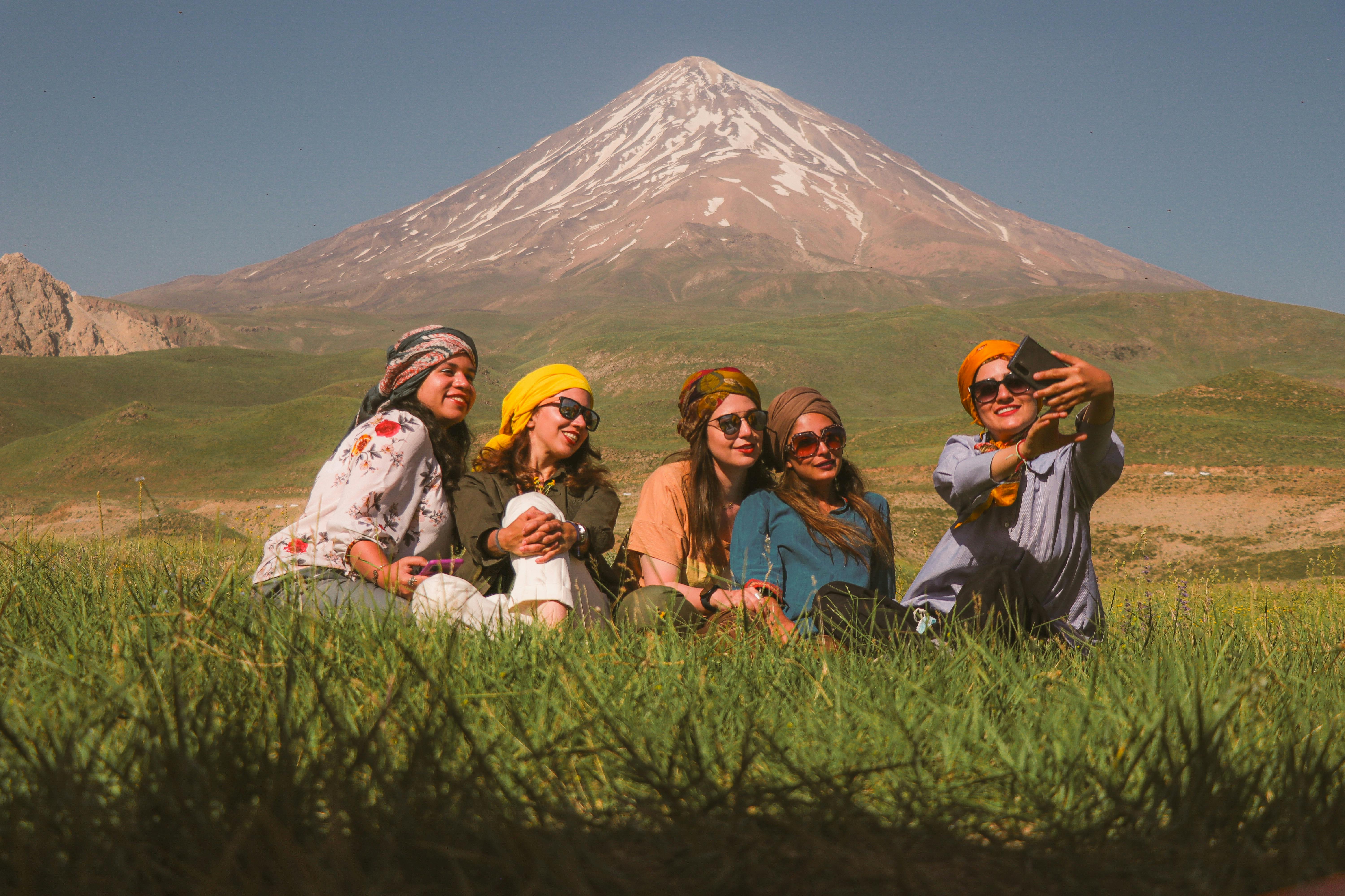 Group Of People Mountain Photos, Download The BEST Free Group Of People ...