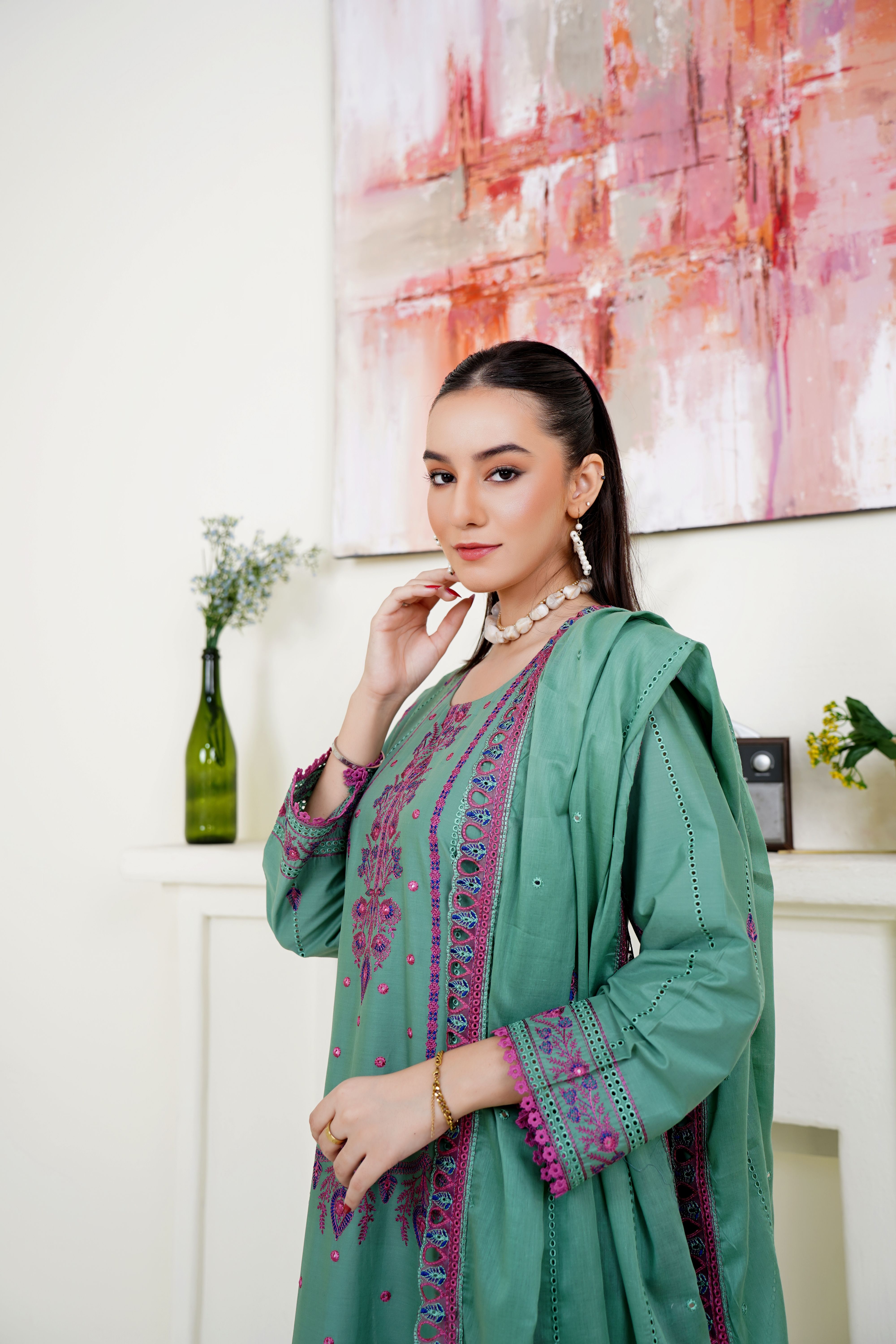 Elegant Eastern Dress Portrait in Lahore Home · Free Stock Photo