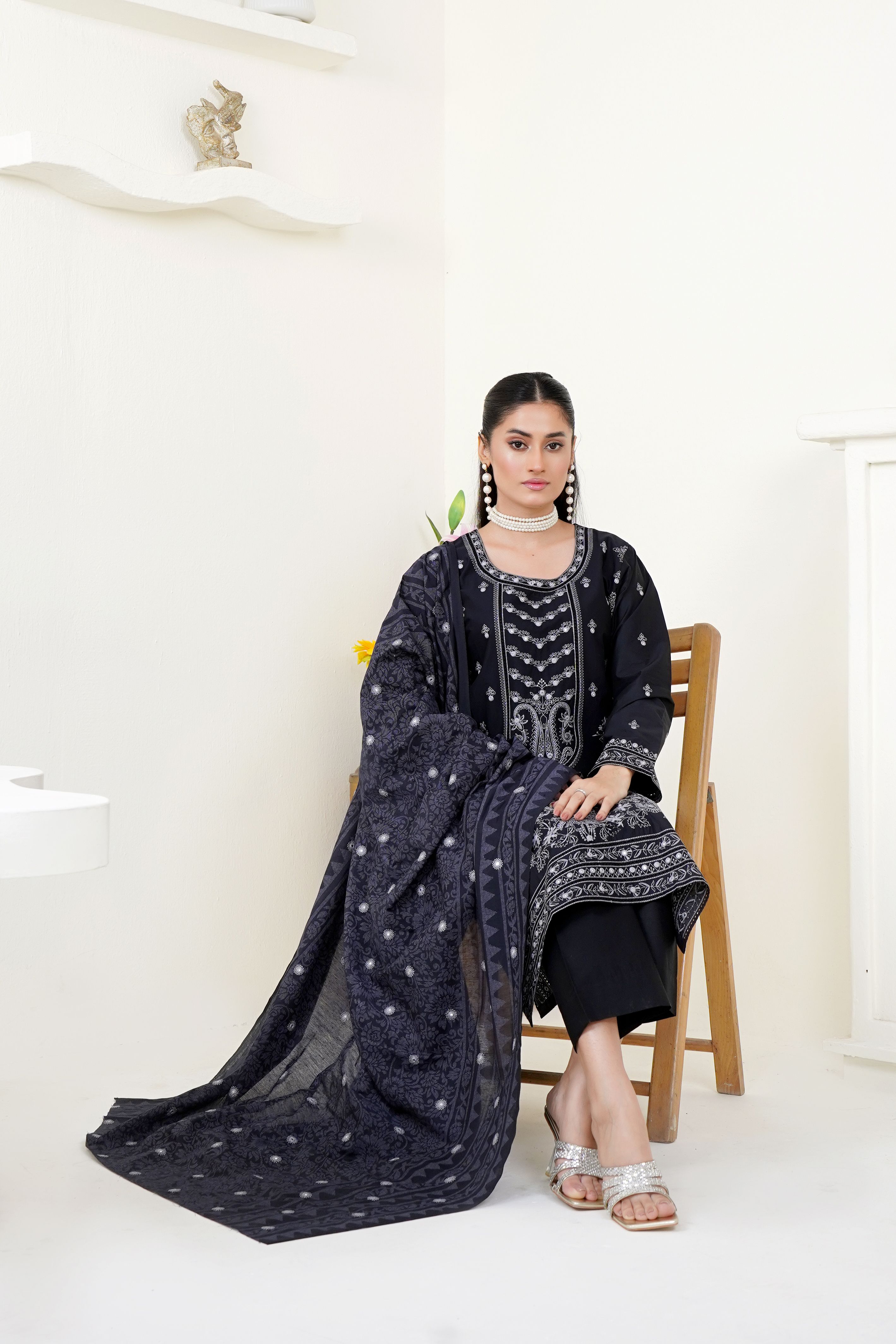 Elegant Pakistani Fashion Model Portrait in Lahore · Free Stock Photo