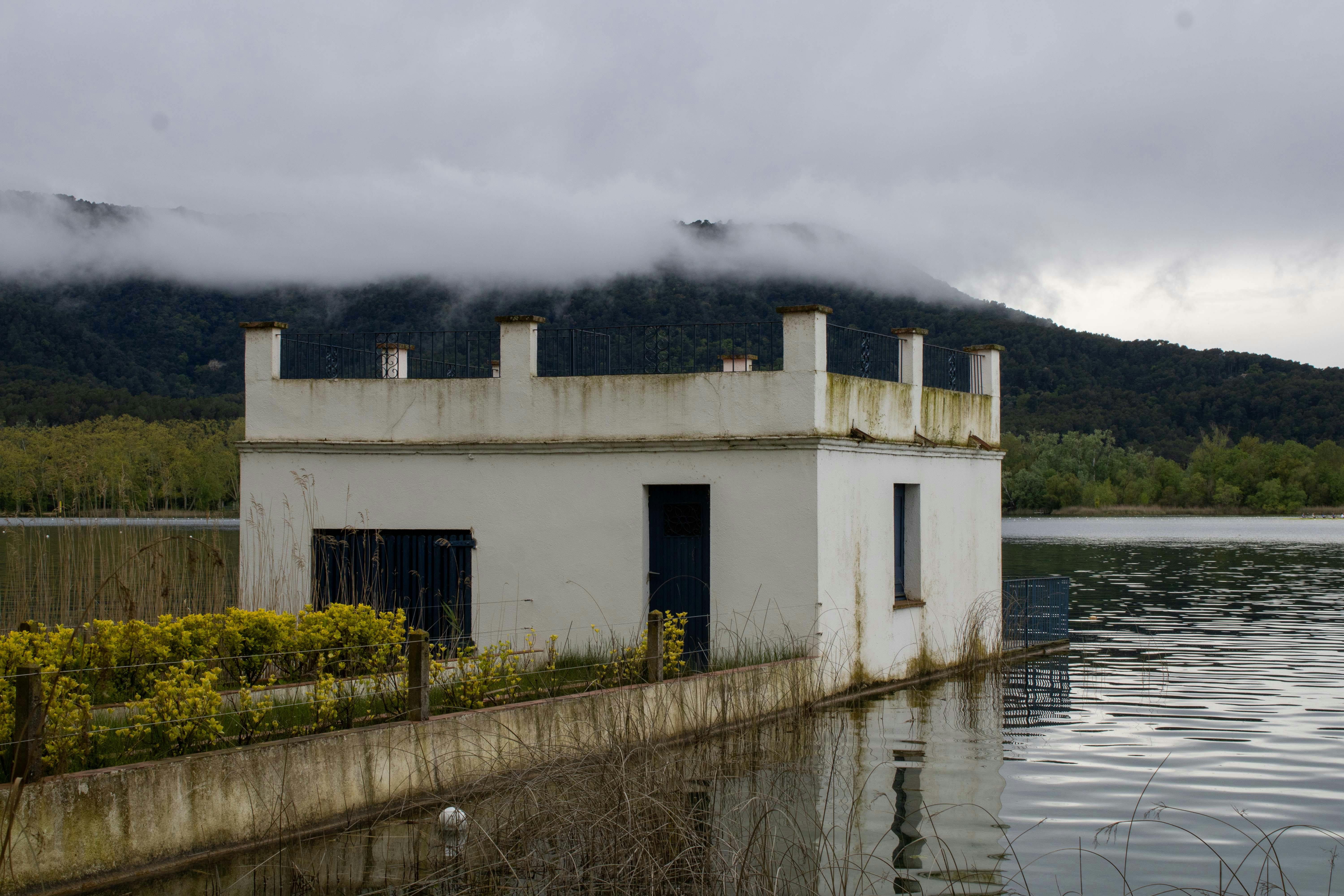 Misty Lakeside House in Serene Landscape · Free Stock Photo