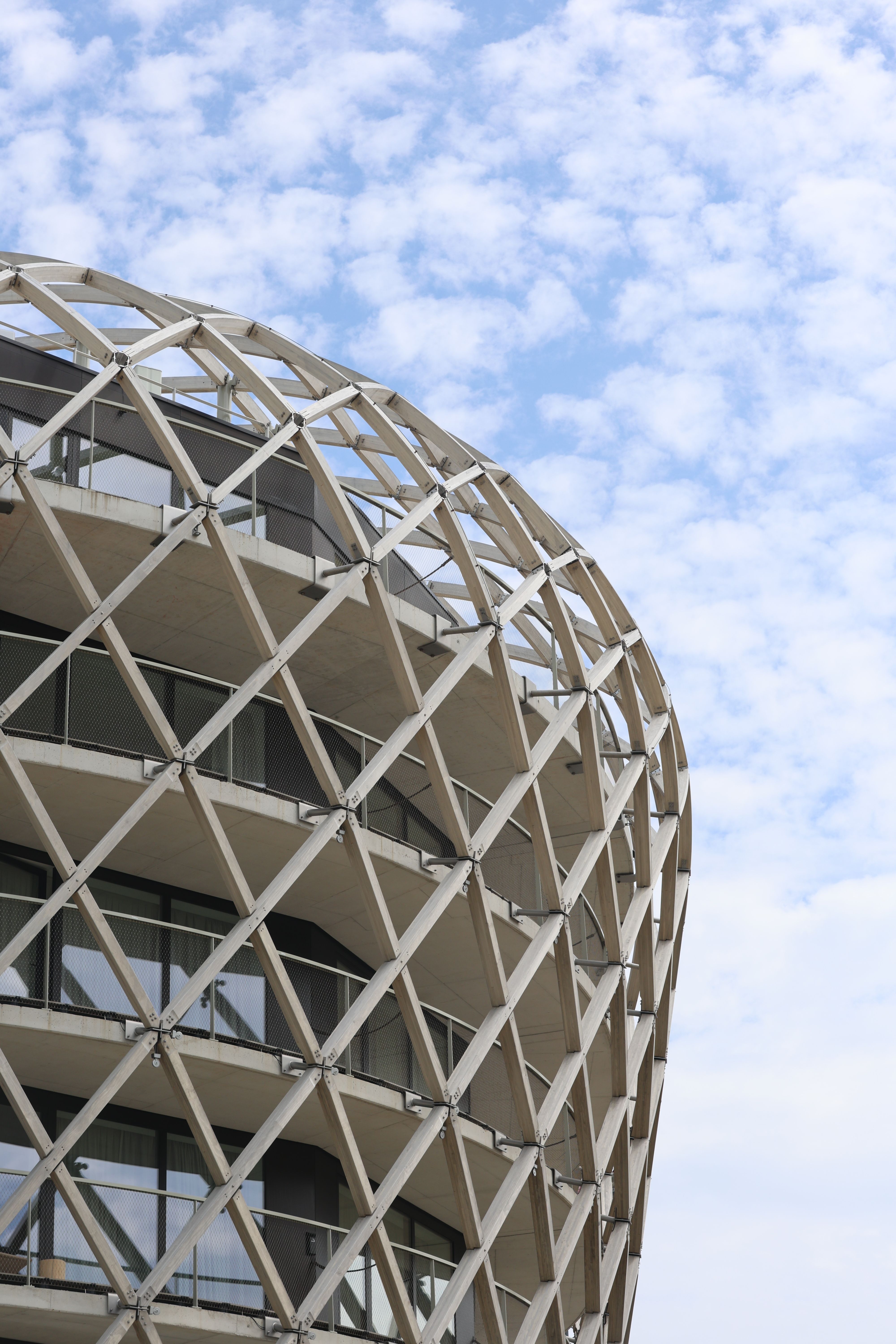 Edificio Arquitectónico Moderno Con Diseño Geométrico · Foto de stock ...