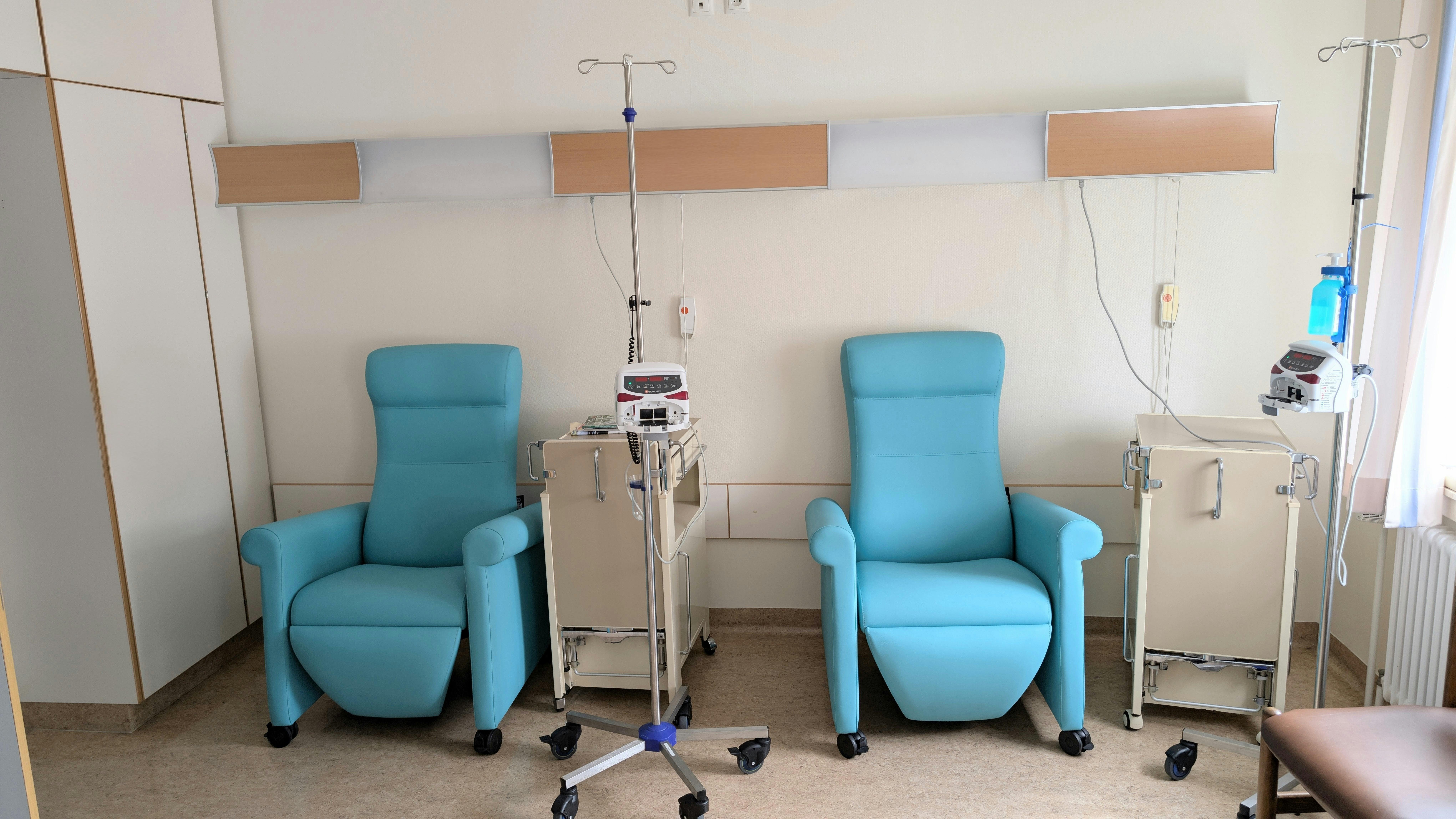 Modern Hospital Chemotherapy Room Setup · Free Stock Photo