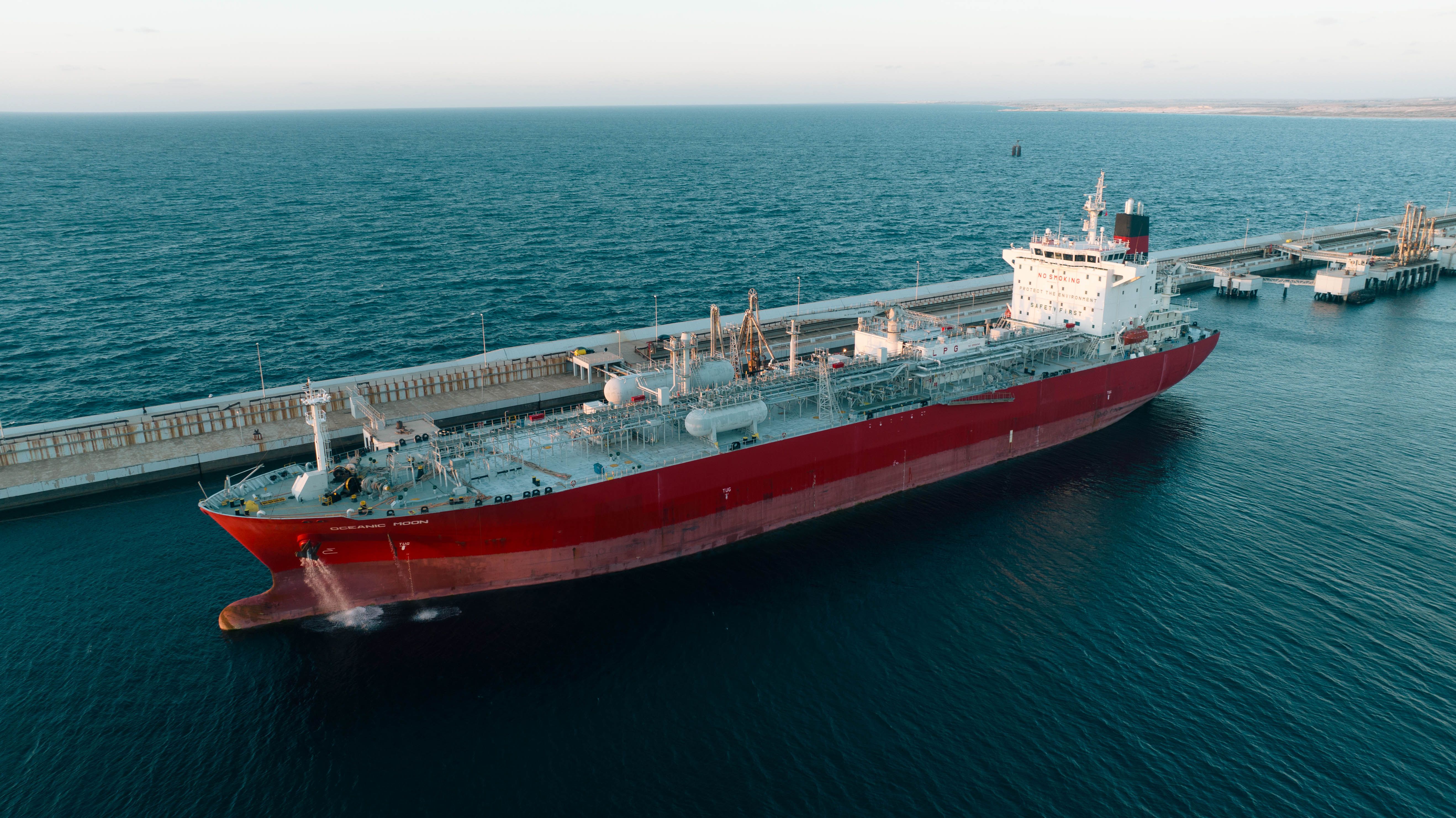 Lng Photos, Download The BEST Free Lng Stock Photos & HD Images