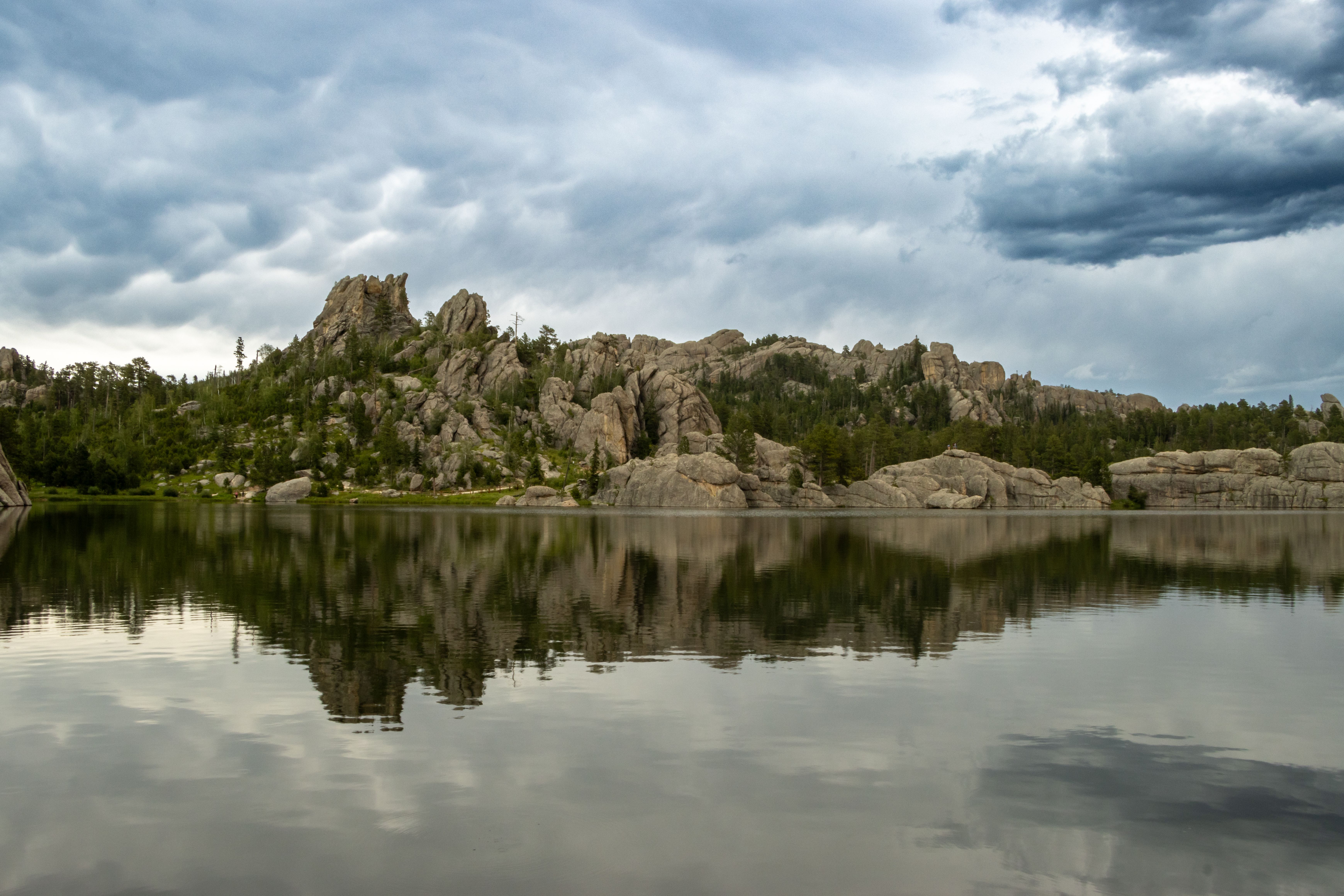 Reflejo Escénico En El Lago Sylvan Bajo Cielos Dramáticos · Foto de ...