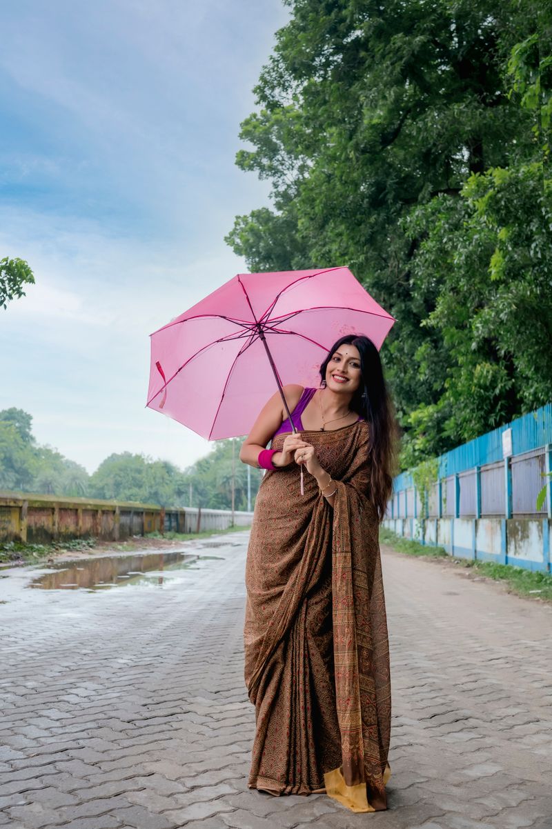 Wet Saree Photos, Download The BEST Free Wet Saree Stock Photos & HD Images