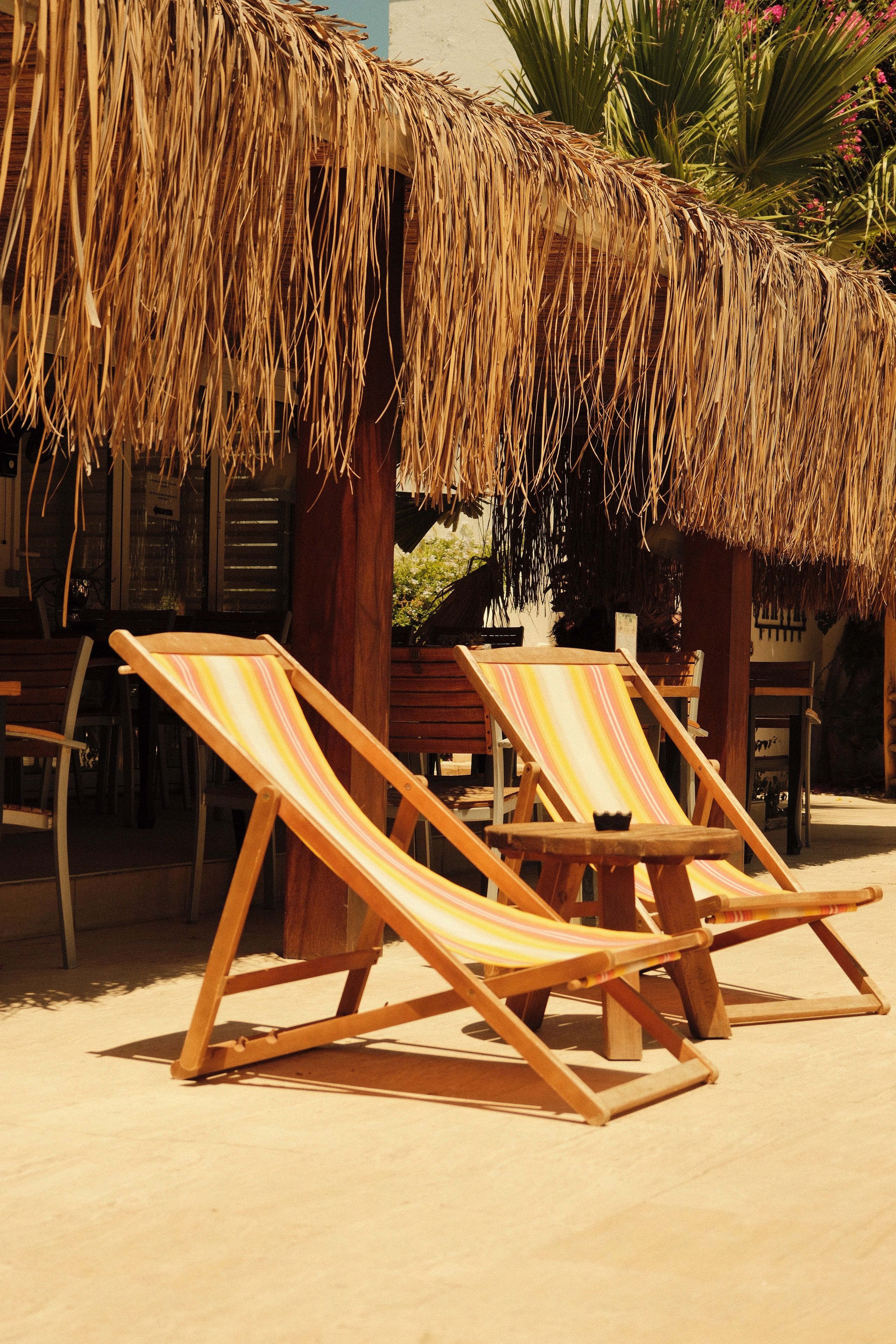 Tropical Beachside Resort with Relaxing Deck Chairs · Free Stock Photo