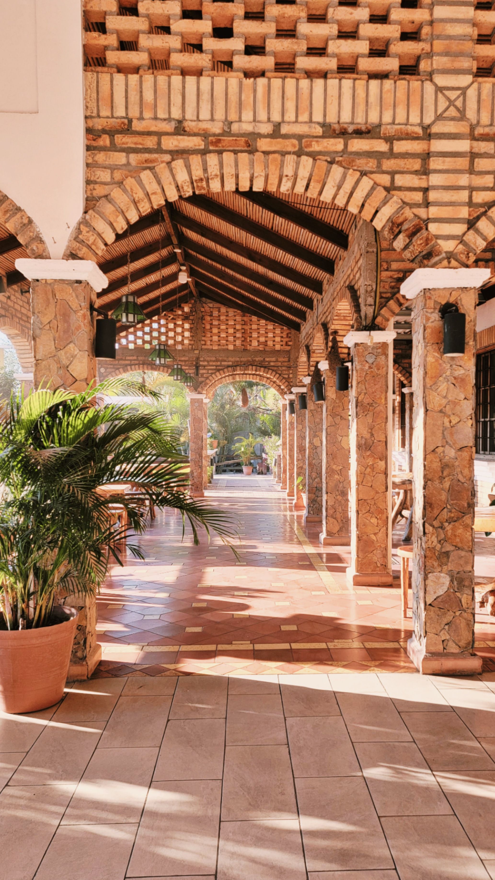 Elegant Brick Archway Outdoor Corridor · Free Stock Photo