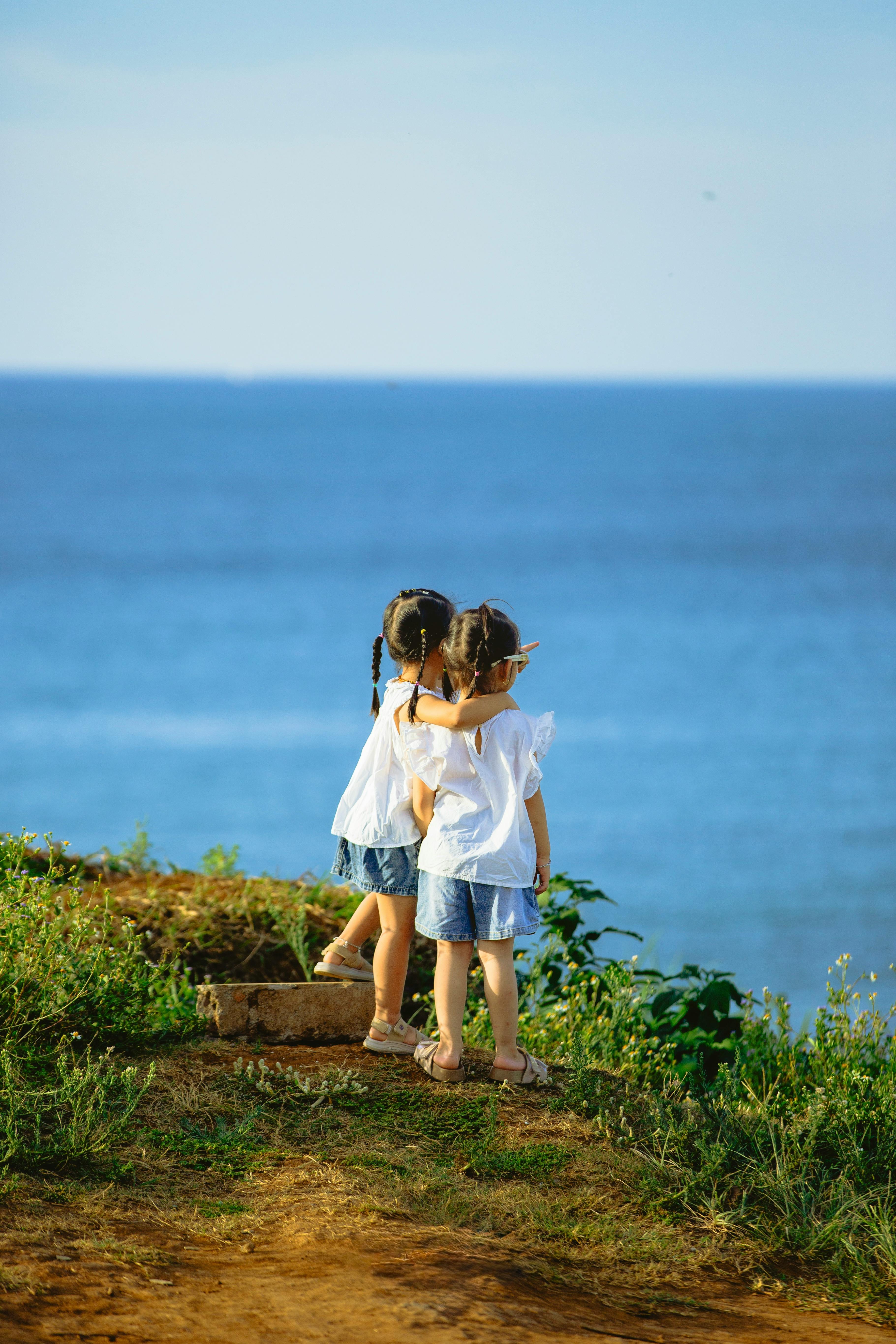 Two Kids Back View Photos, Download The BEST Free Two Kids Back View ...